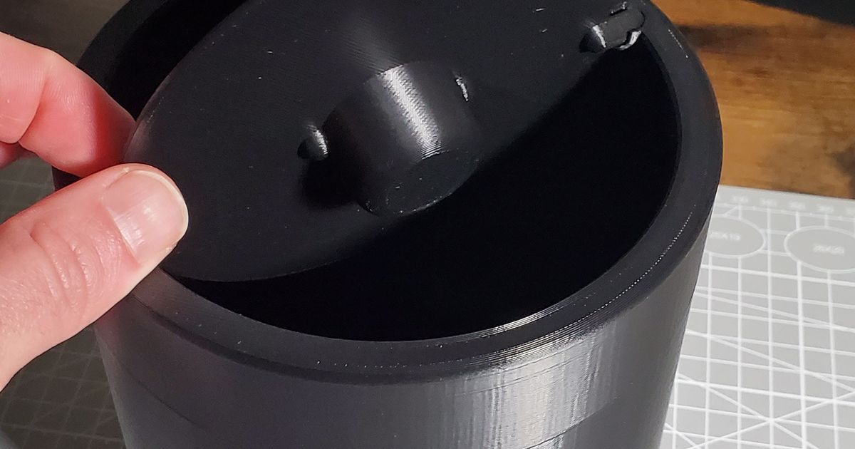 Desktop Trash Can with Swing Top Lid von Tripod Tech | Kostenloses STL-Modell herunterladen ...