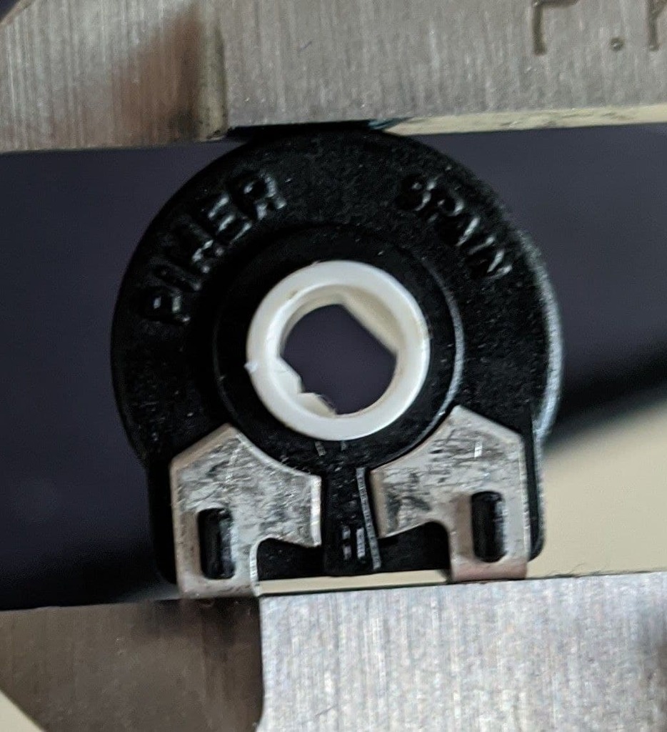 Simple Piher potentiometer knob with arrow by Pep | Download free STL ...