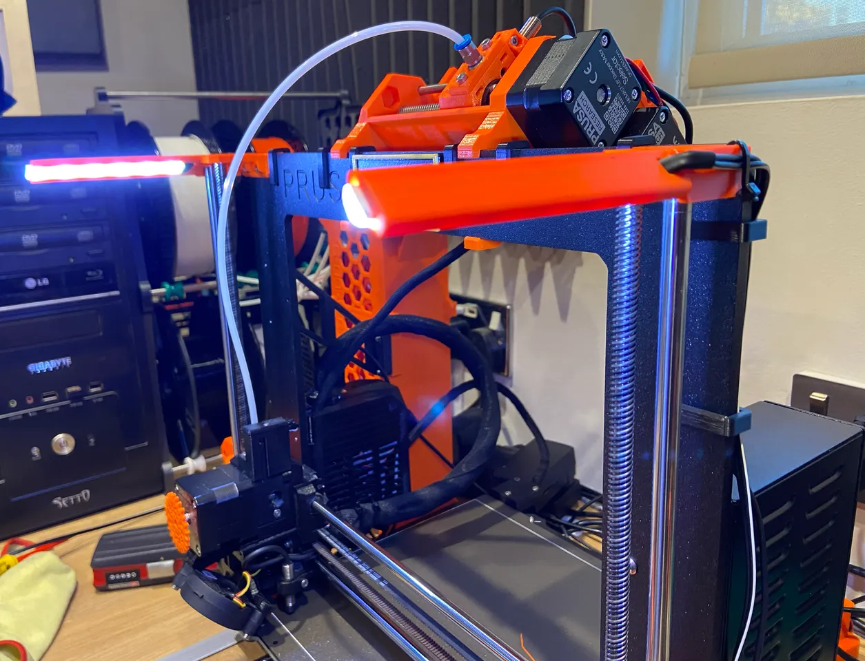 Prusa Mk3 Z-Axis Top mod for LED's by nickgates | Download free STL ...