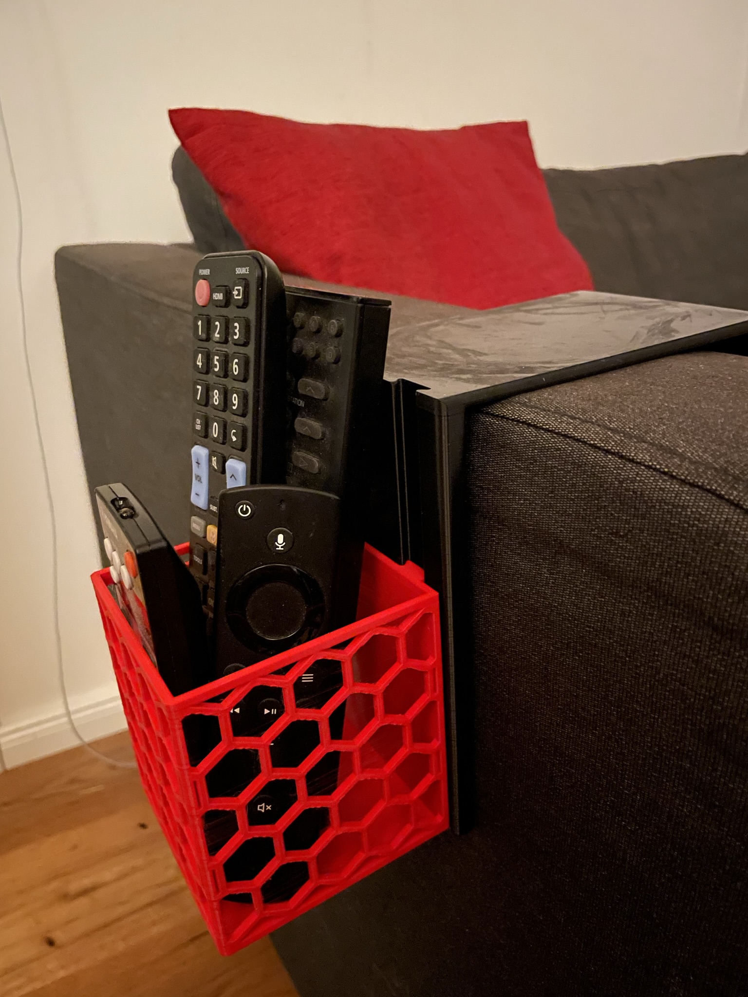 Hex Couch / Sofa Remote Holder by MakersHelpCare | Download free STL ...