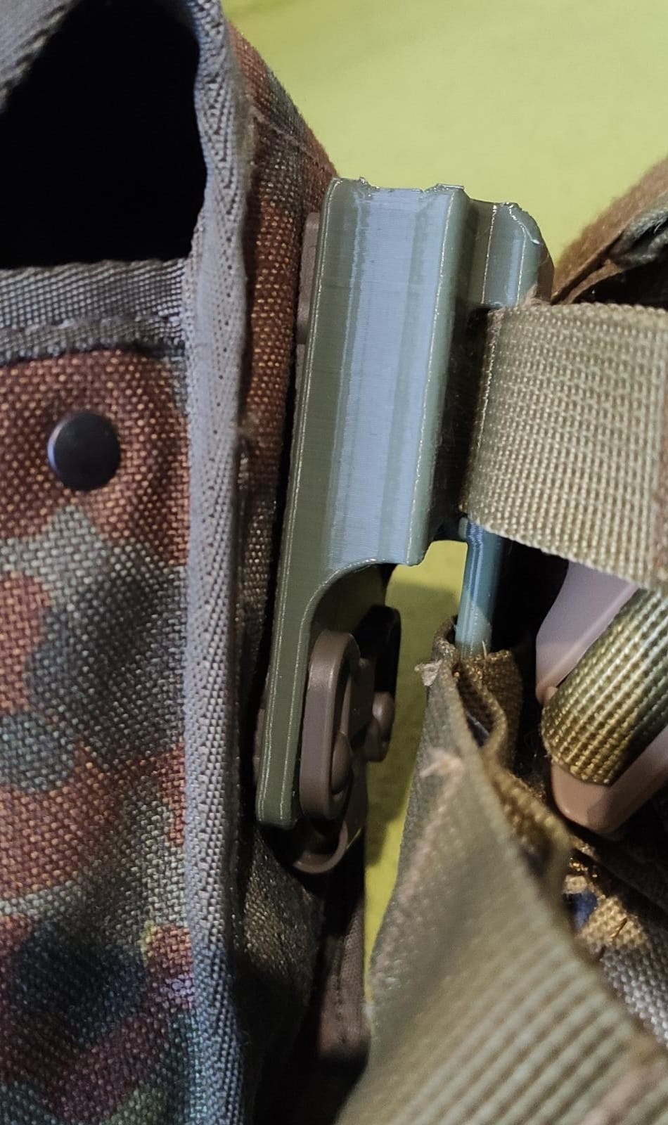 (BW) Lochkoppel zu Molle Adapter by Nick R | Download free STL model ...