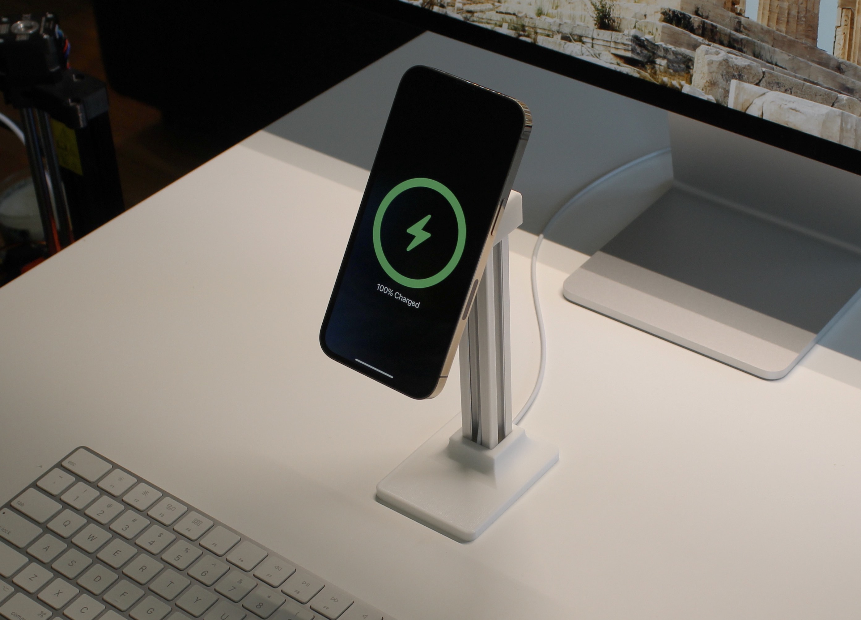 Magsafe Wireless Charging Stand por ZachNagengast | Descargar modelo ...