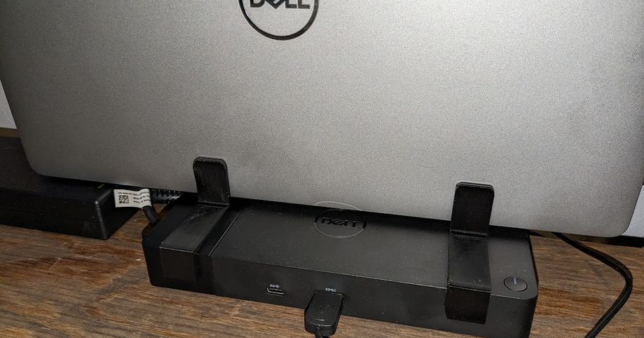 Vertical Laptop Stand for Dell 5510 by Johnny B | Download free STL ...