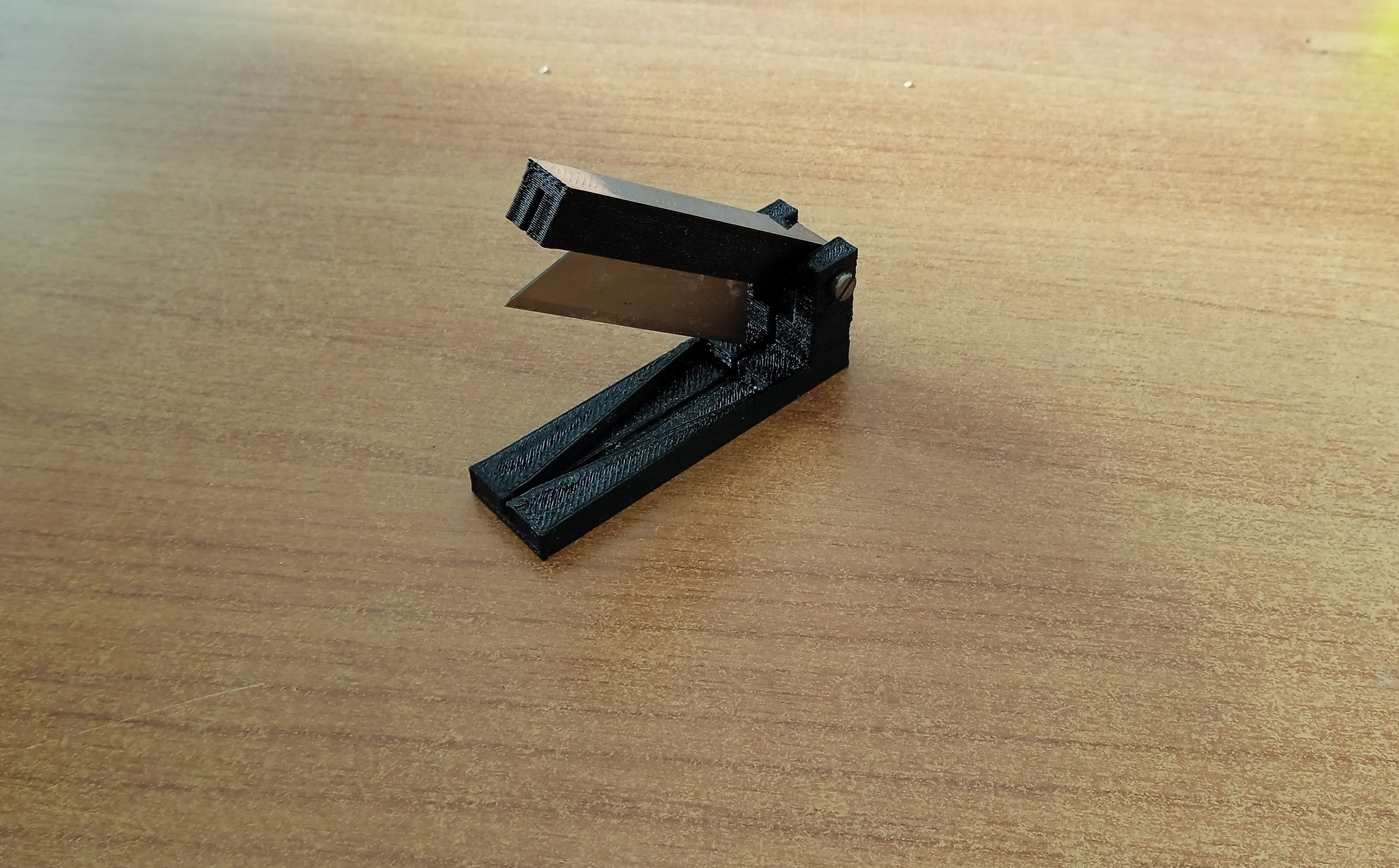 Pill cutter by MakeSimple | Download free STL model | Printables.com