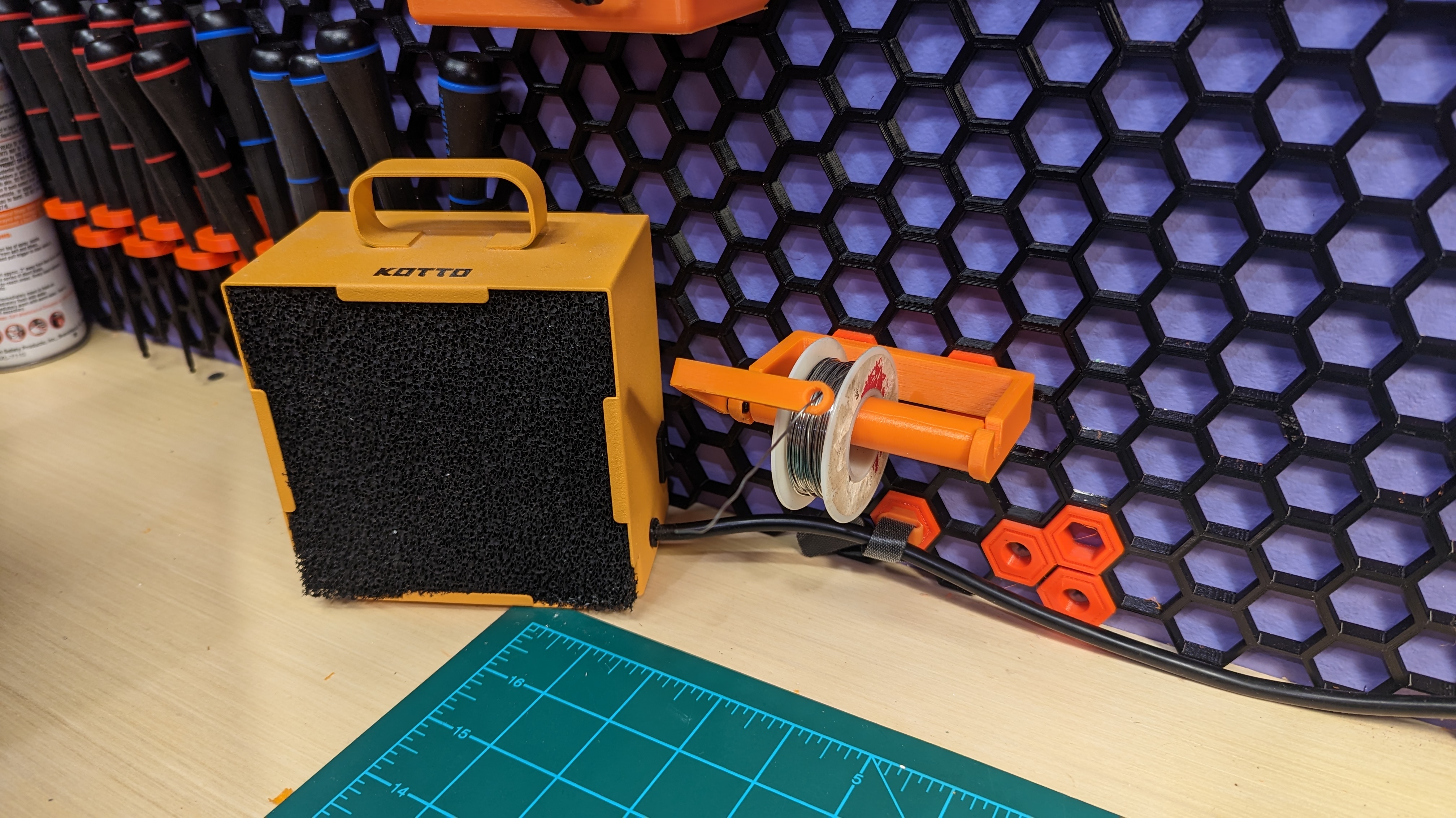 Parametric Solder Spool Mount for HSW (FreeCad) por Neil Denton ...