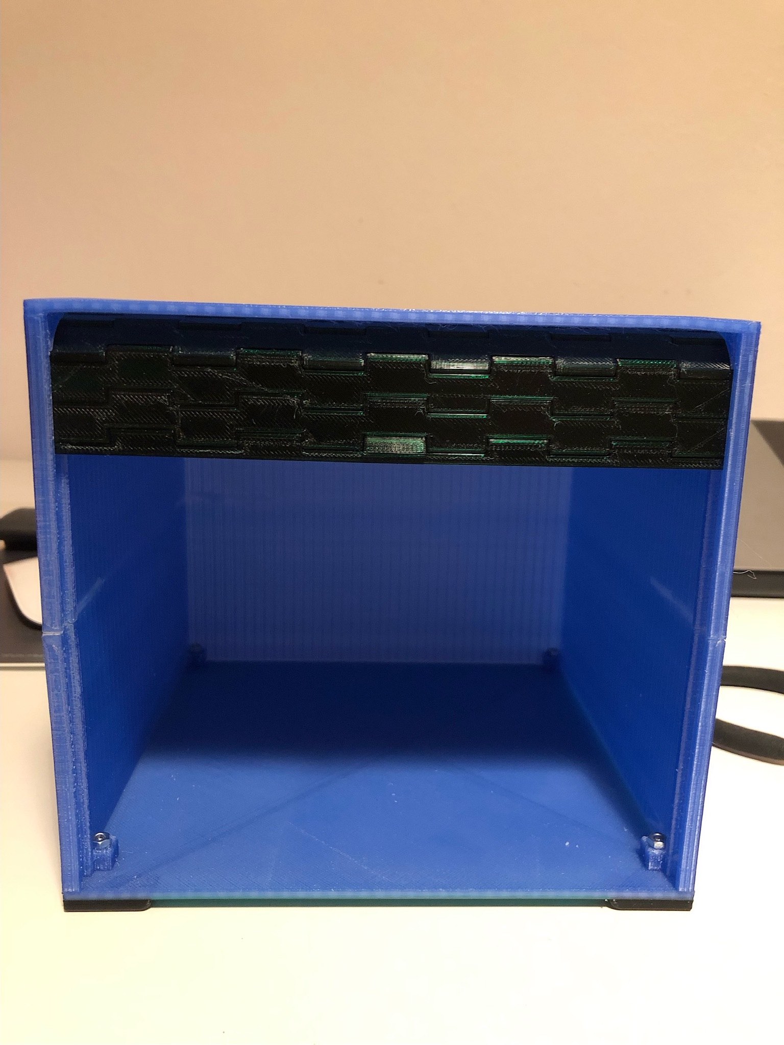 Big Box with Rolling Door by sv7kwi | Download free STL model | Printables.com