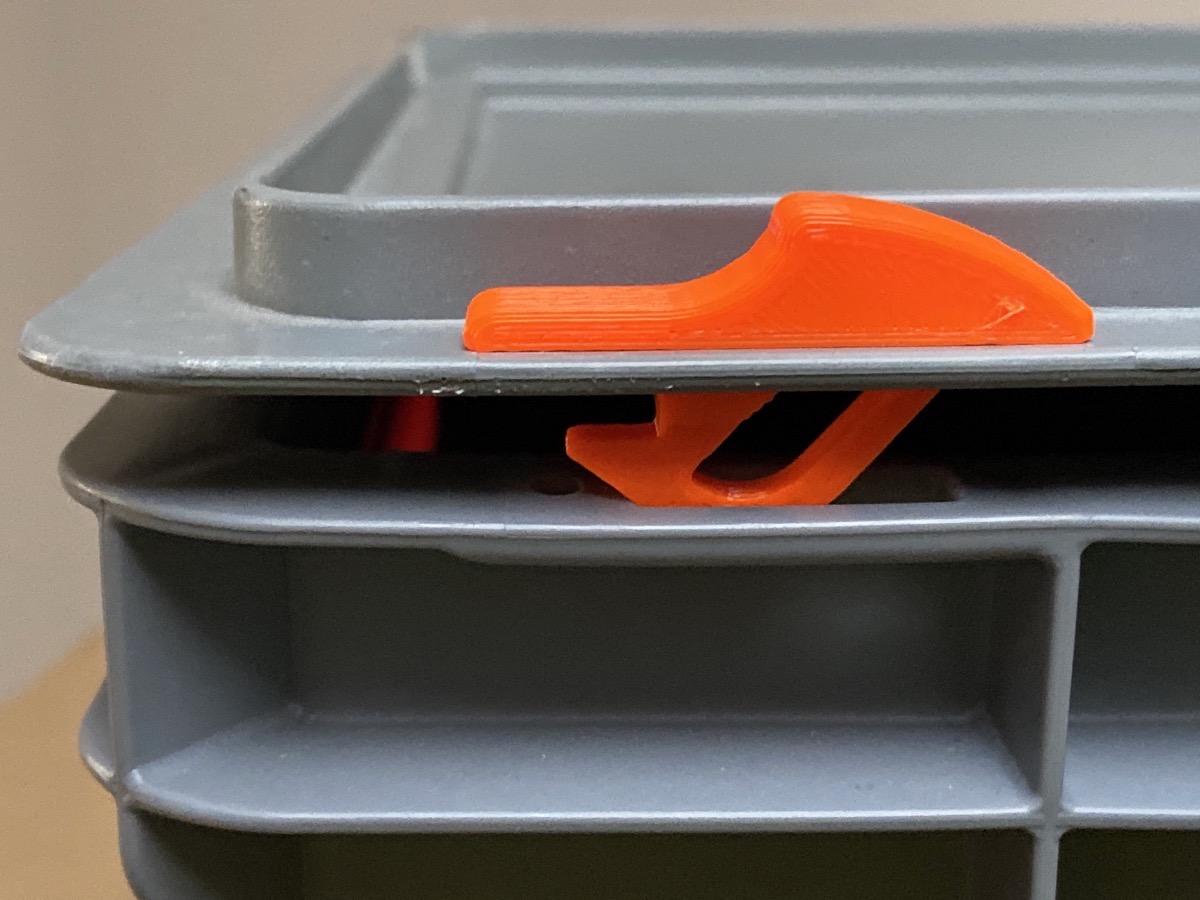 Clips for 30cm and 40cm Euroboxes by Canislupus | Download free STL ...