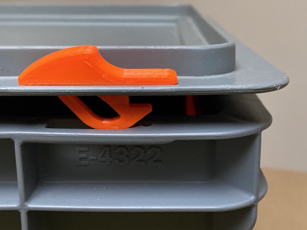 Clips for 30cm and 40cm Euroboxes by Canislupus | Download free STL ...