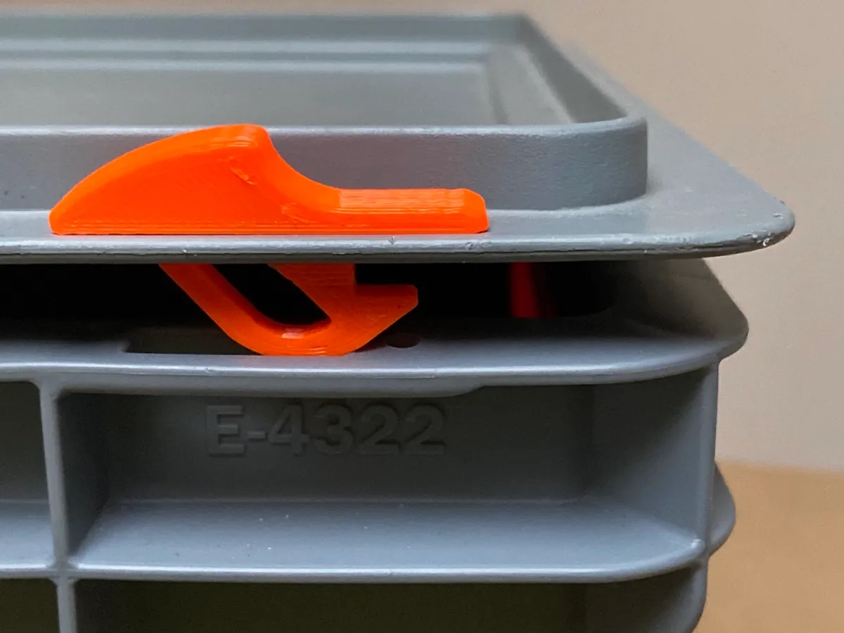 Clips for 30cm and 40cm Euroboxes by Canislupus | Download free STL ...