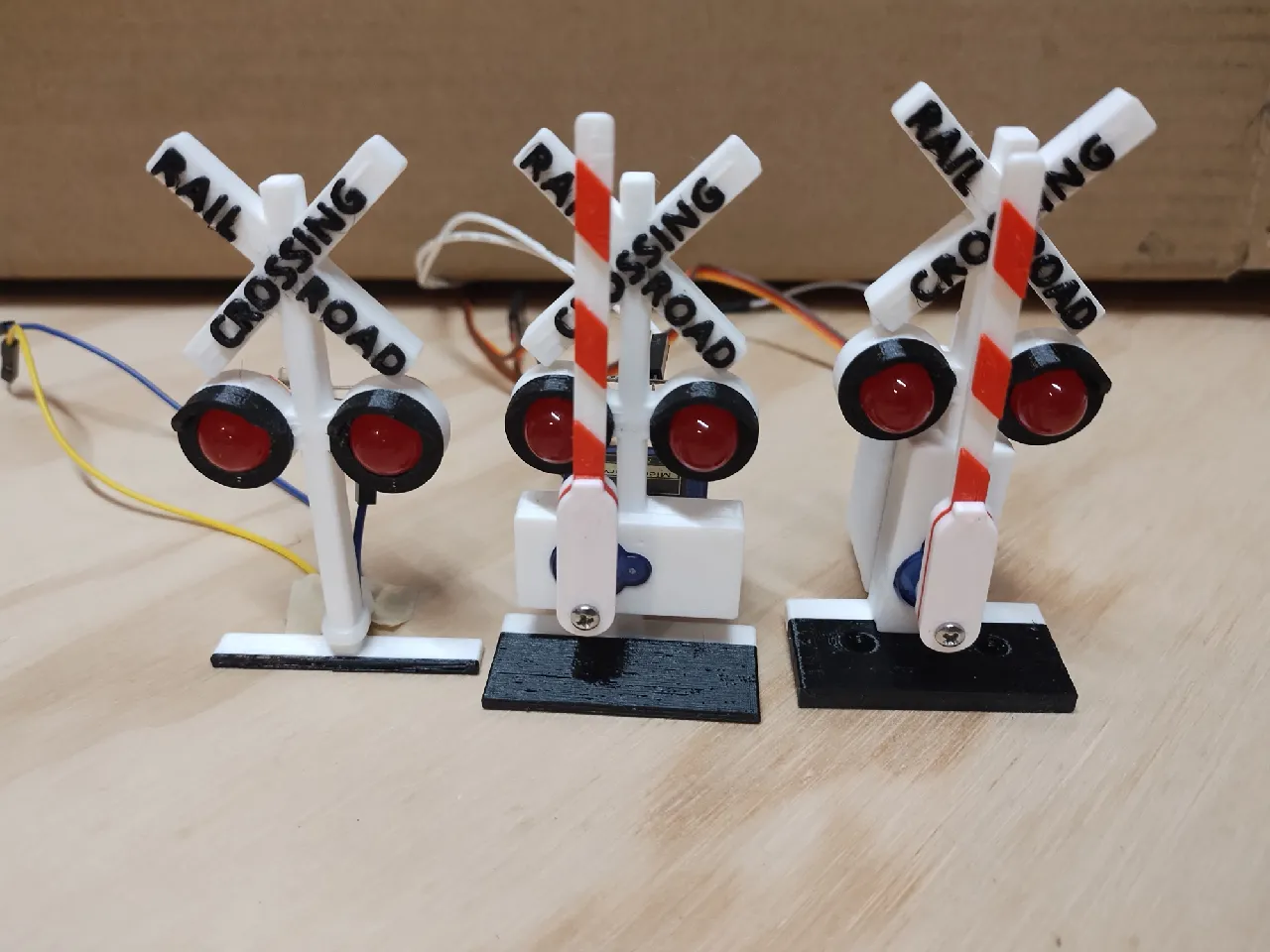 HO-Scale Model Train Level Crossing Signal by Everett Ramer | Download ...