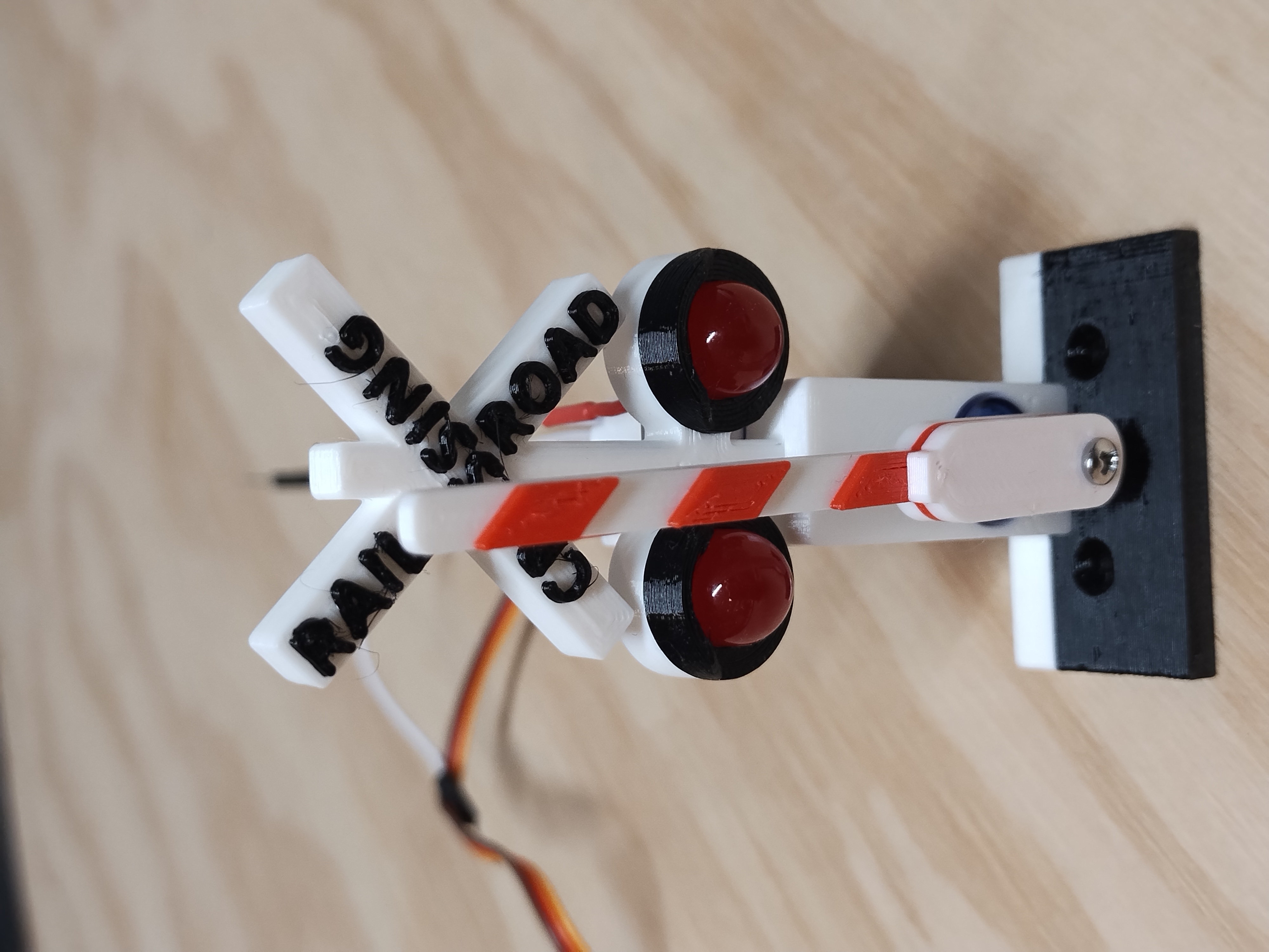 HO-Scale Model Train Level Crossing Signal by Everett Ramer | Download ...