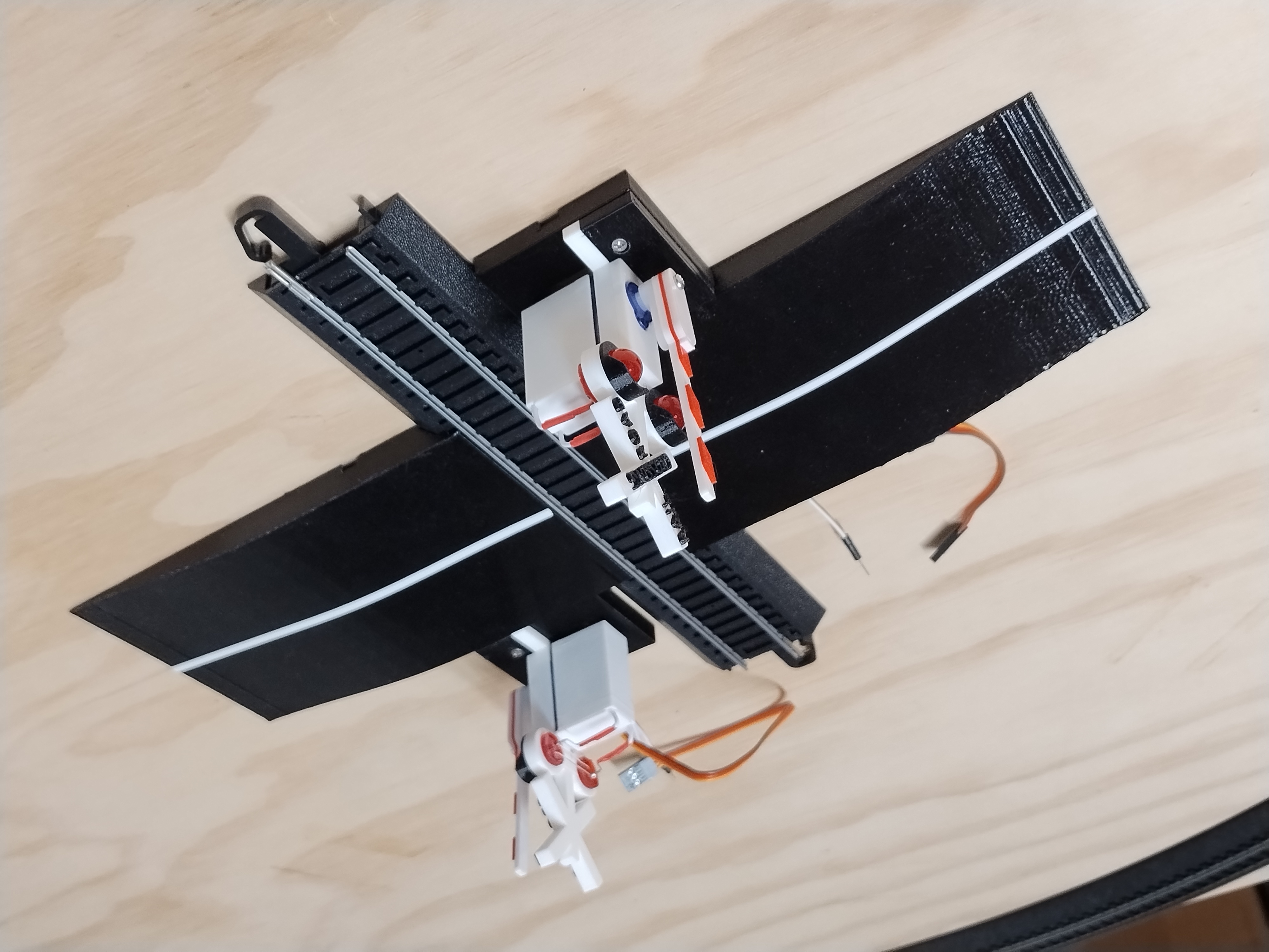 HO-Scale Model Train Level Crossing Signal by Everett Ramer | Download ...