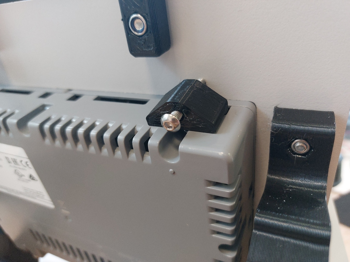 Simens HMI (KTP700 Basic) Holder M4 by Rilexer | Download free STL ...