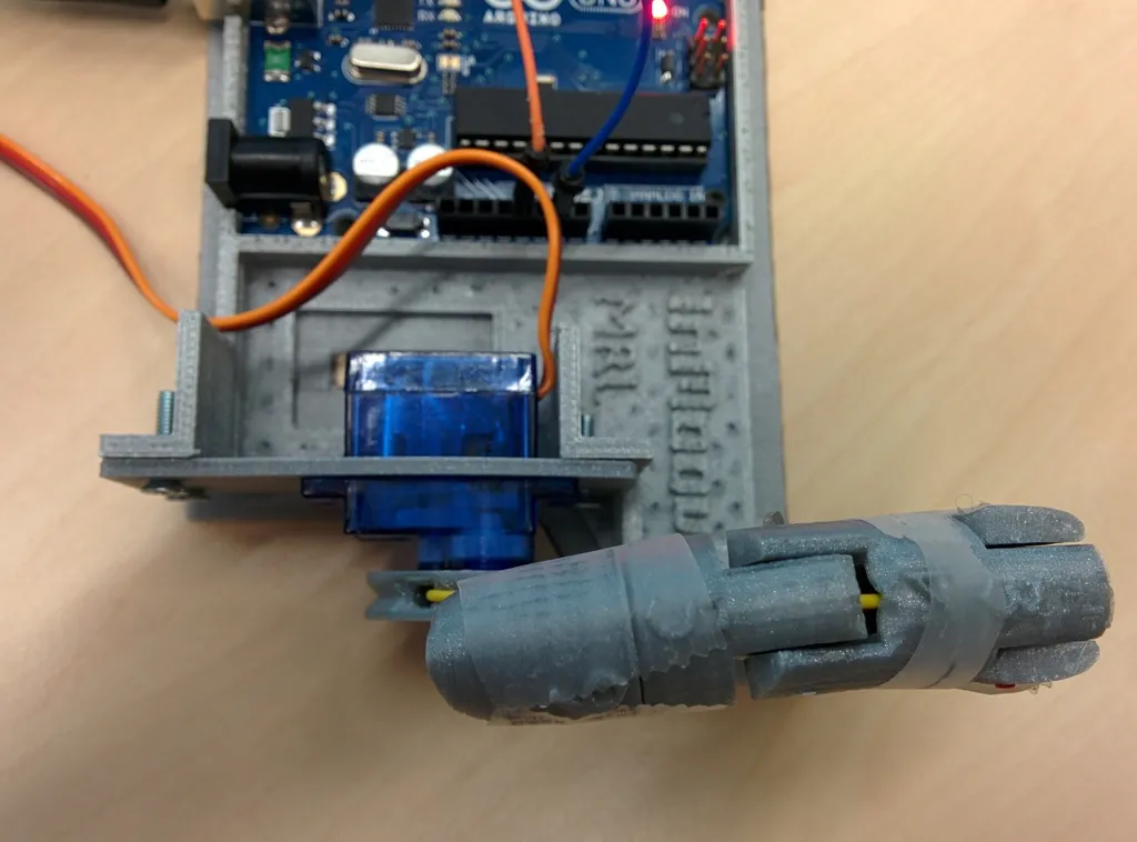 9g servo adapter for Inmoov Finger starter by Letmeknow | Download free ...