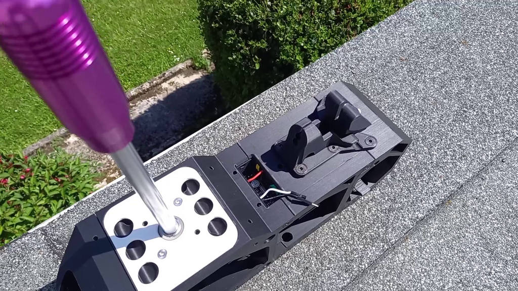 SRT H-pattern/sequential Gearbox V8 with clutch controlled locking ...