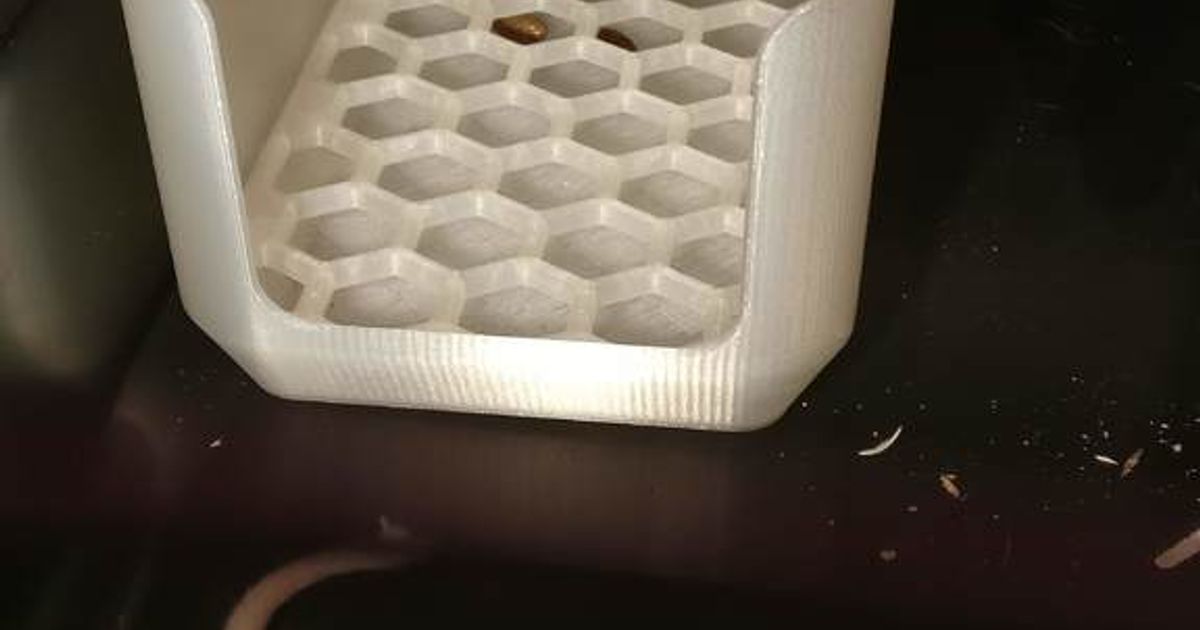Rat Litter Box with Hex Grille Floor by Larry Guo | Download free STL ...