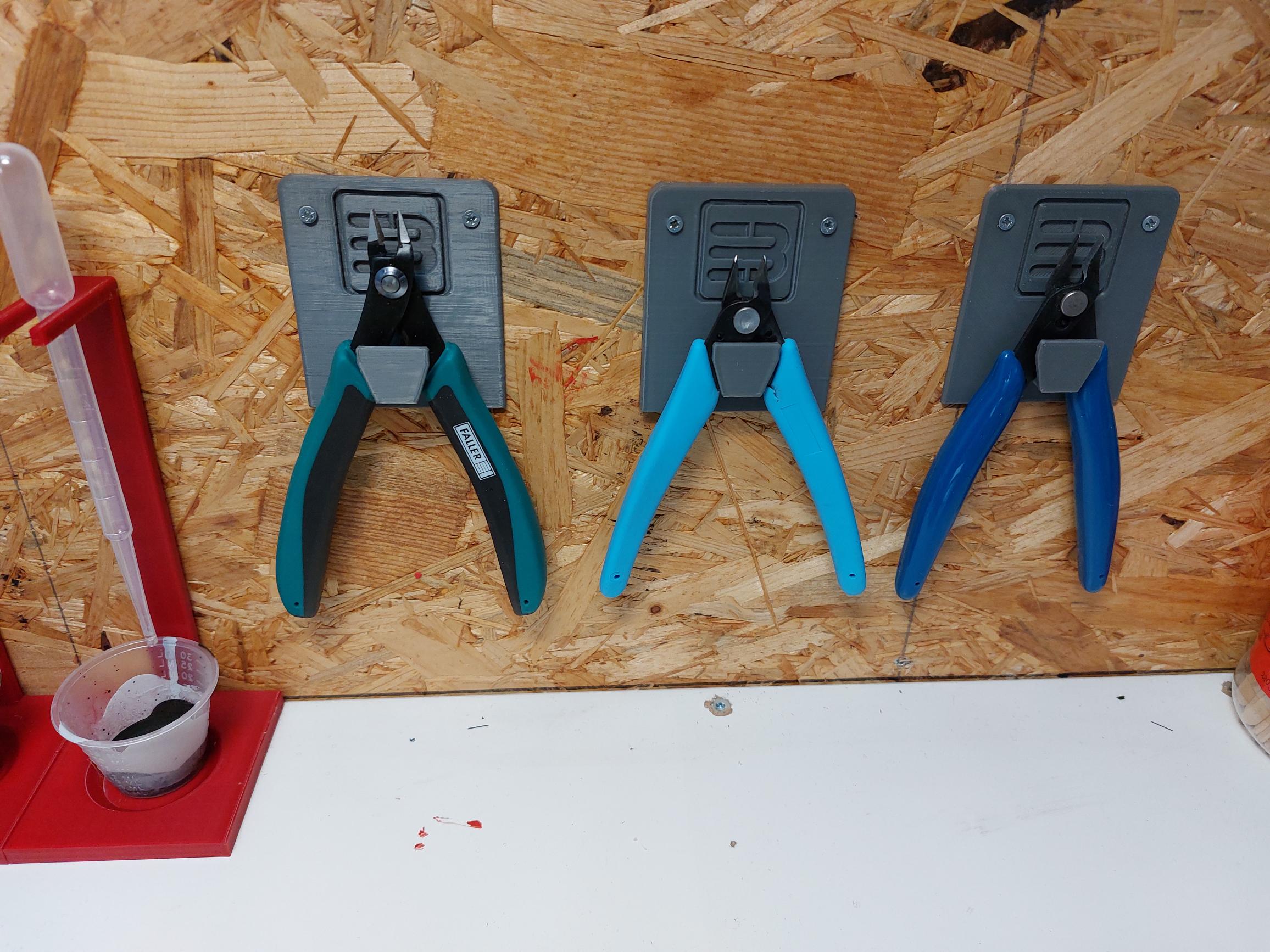 Plier holder by ZnaKeZ | Download free STL model | Printables.com