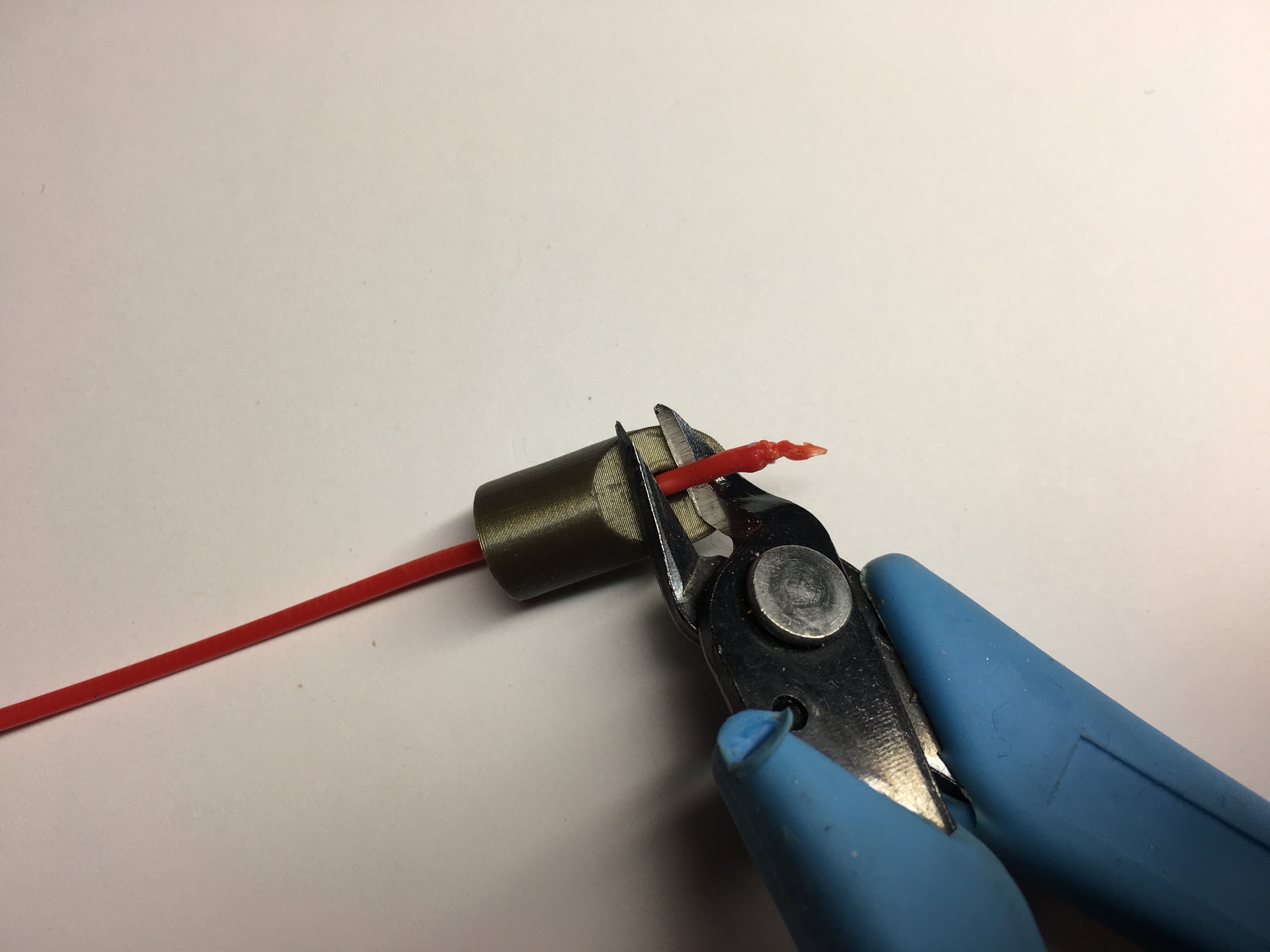 Small Filament Cutting Helper by Pebbles3d | Download free STL model ...