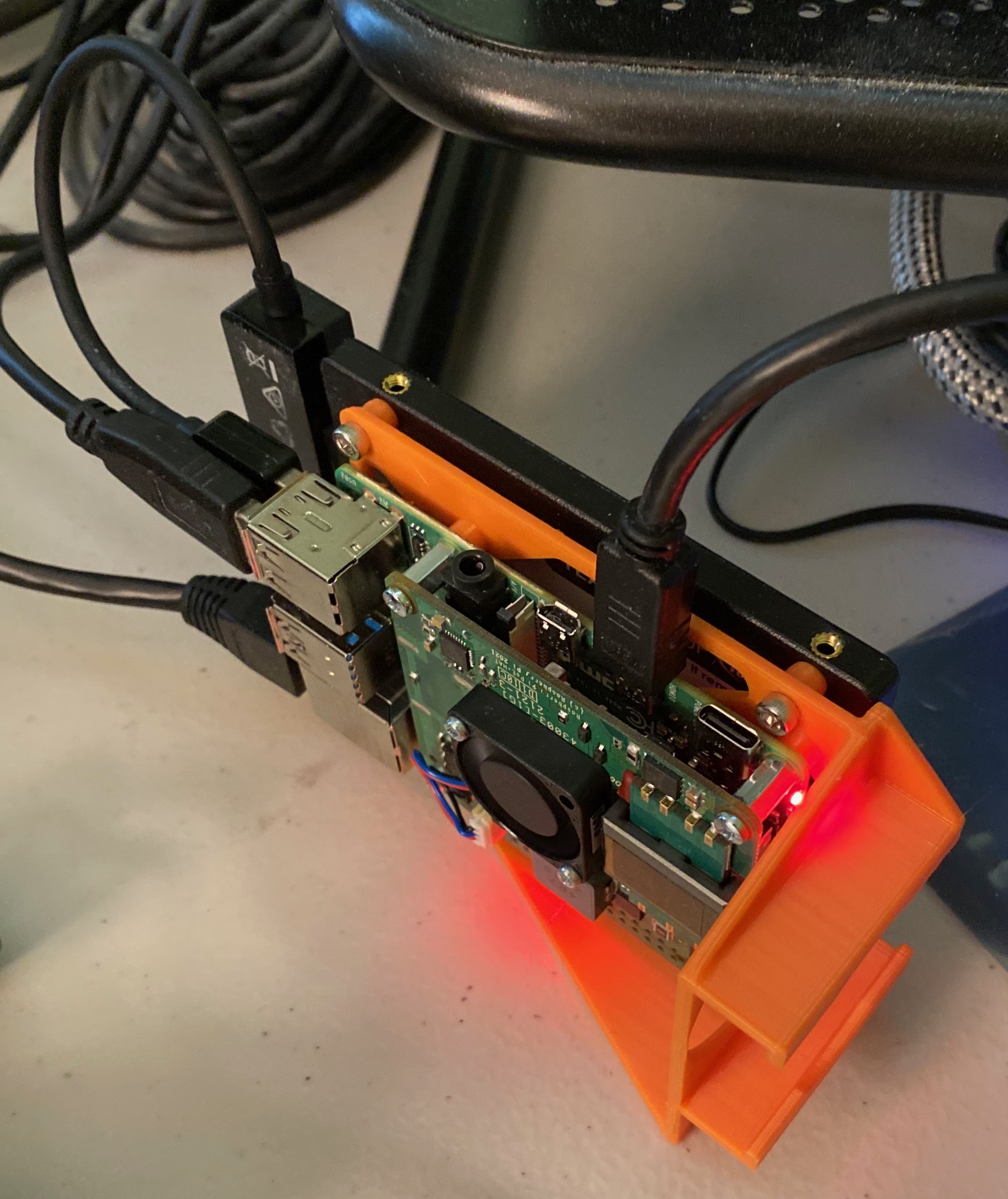 Vertical Stand for Raspberry Pi 4 with PoE Hat, SSD/HDD, and 40 mm Fan ...