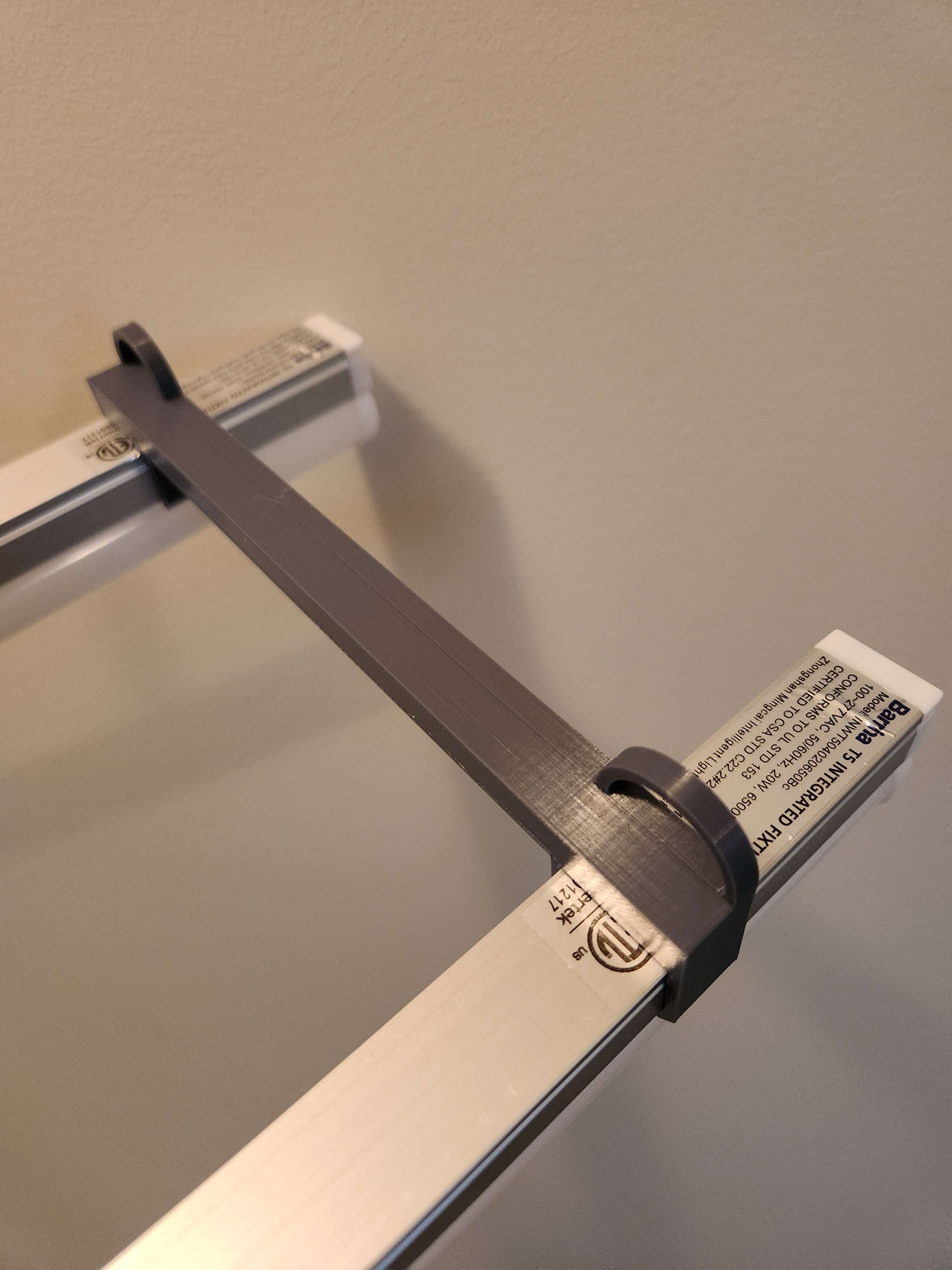 Barrina T5 LED Shop Light Bracket by canadauni | Download free STL ...