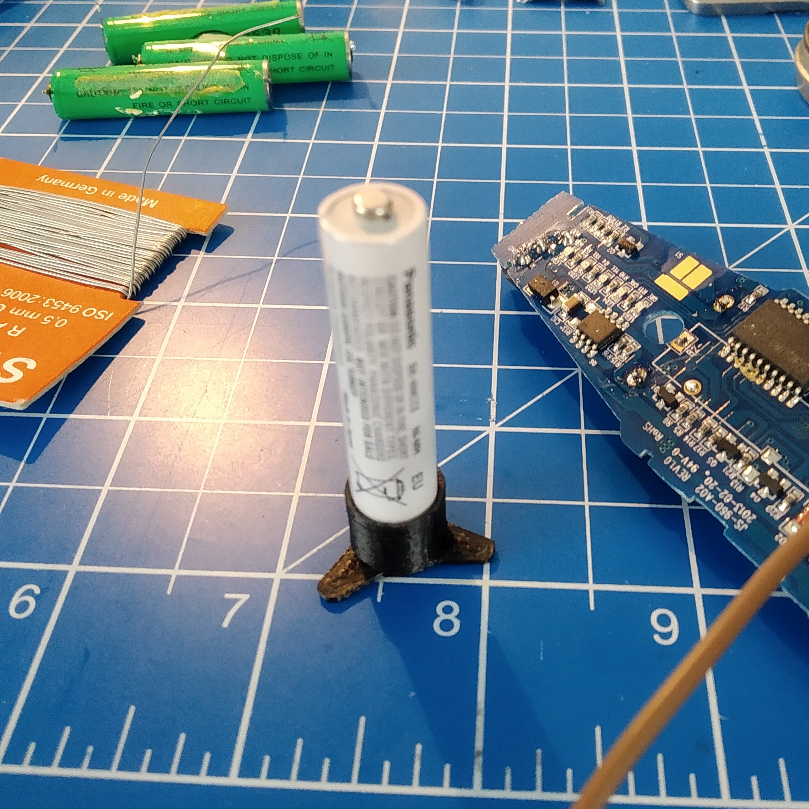 Battery (AA/AAA) Stand by Marty | Download free STL model | Printables.com