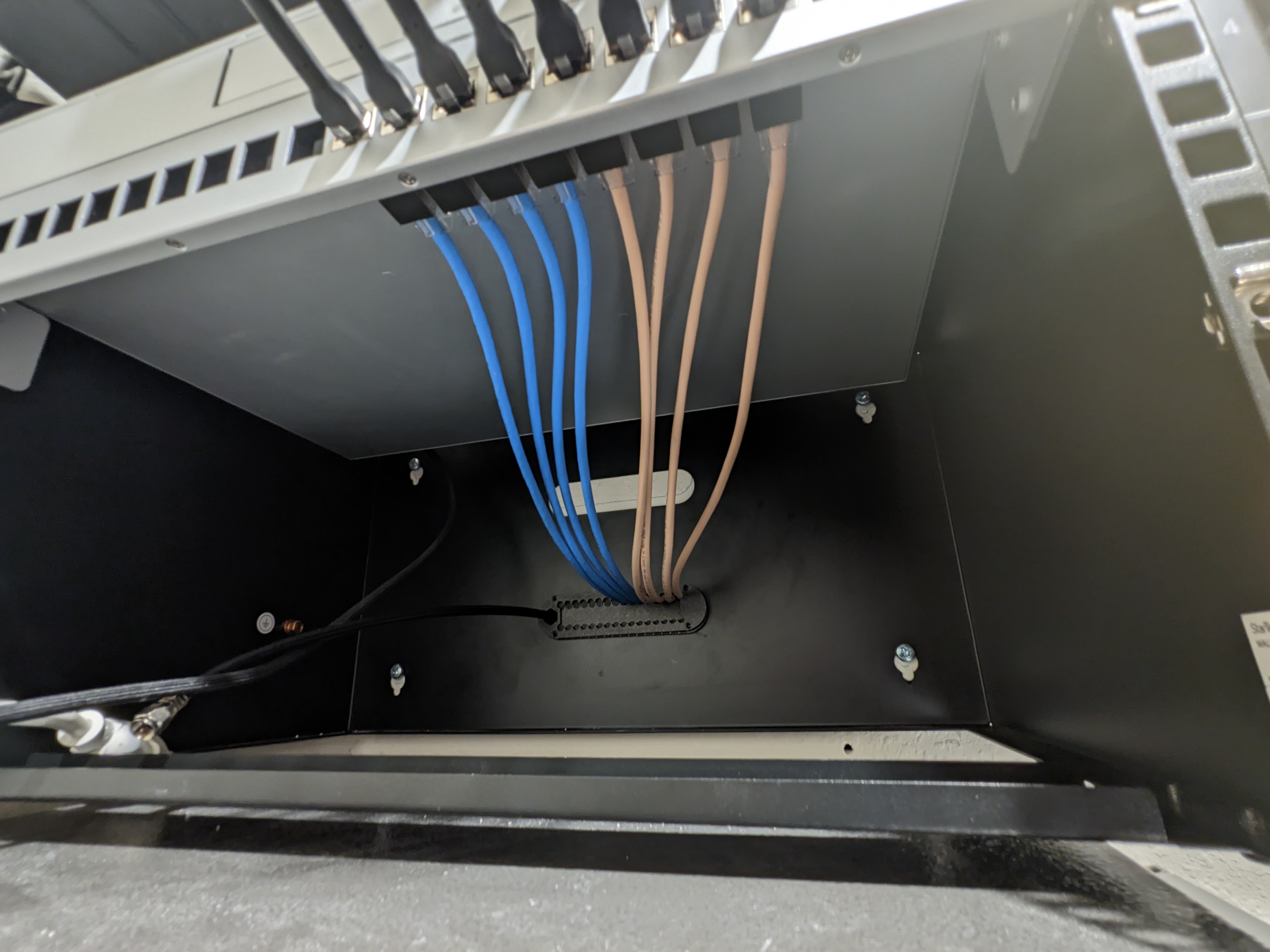 Cat6 Ethernet organizer bulkhead for Startech Server Rack by Ratchet ...