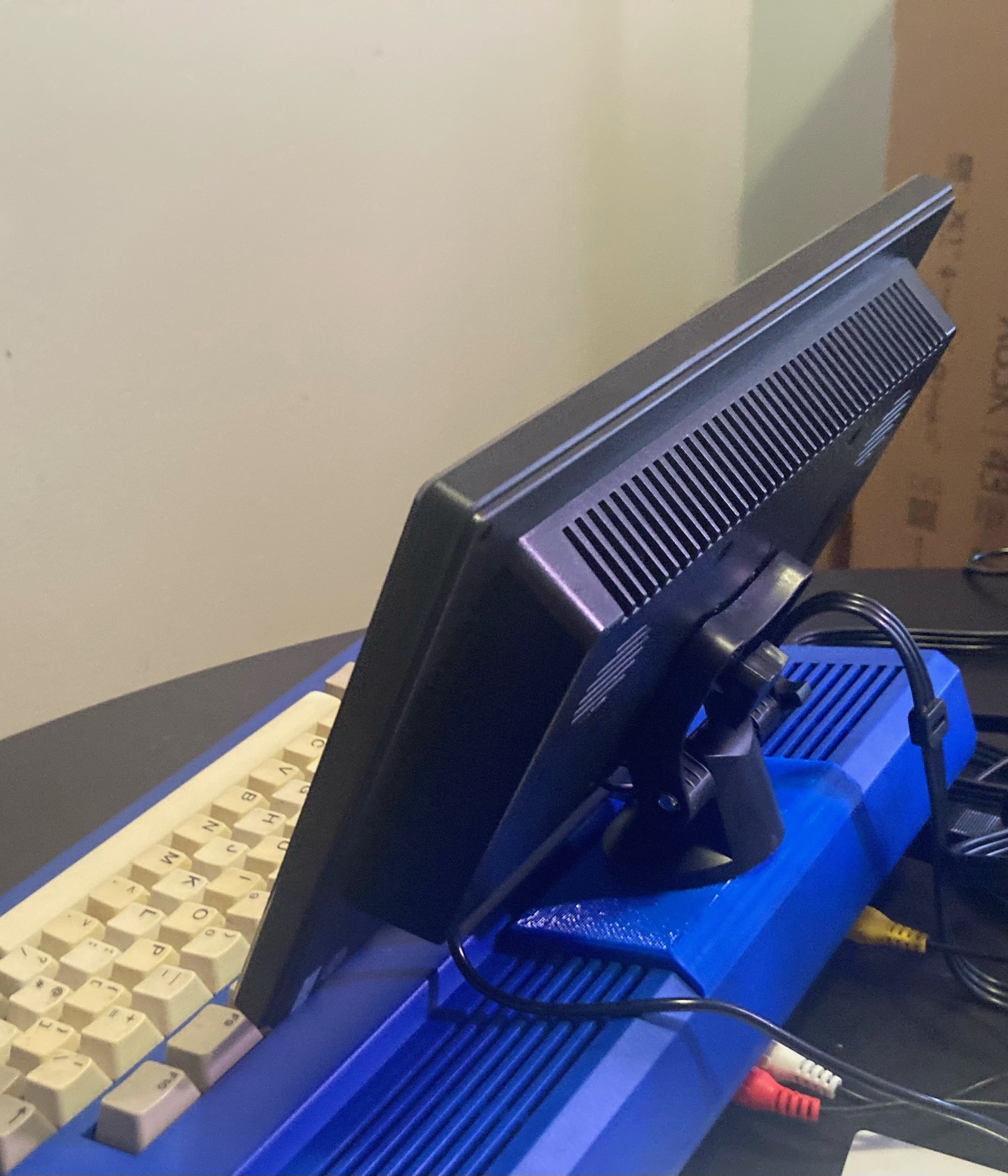 amiga 1200 10" LCD mount by vogon | Download free STL model ...