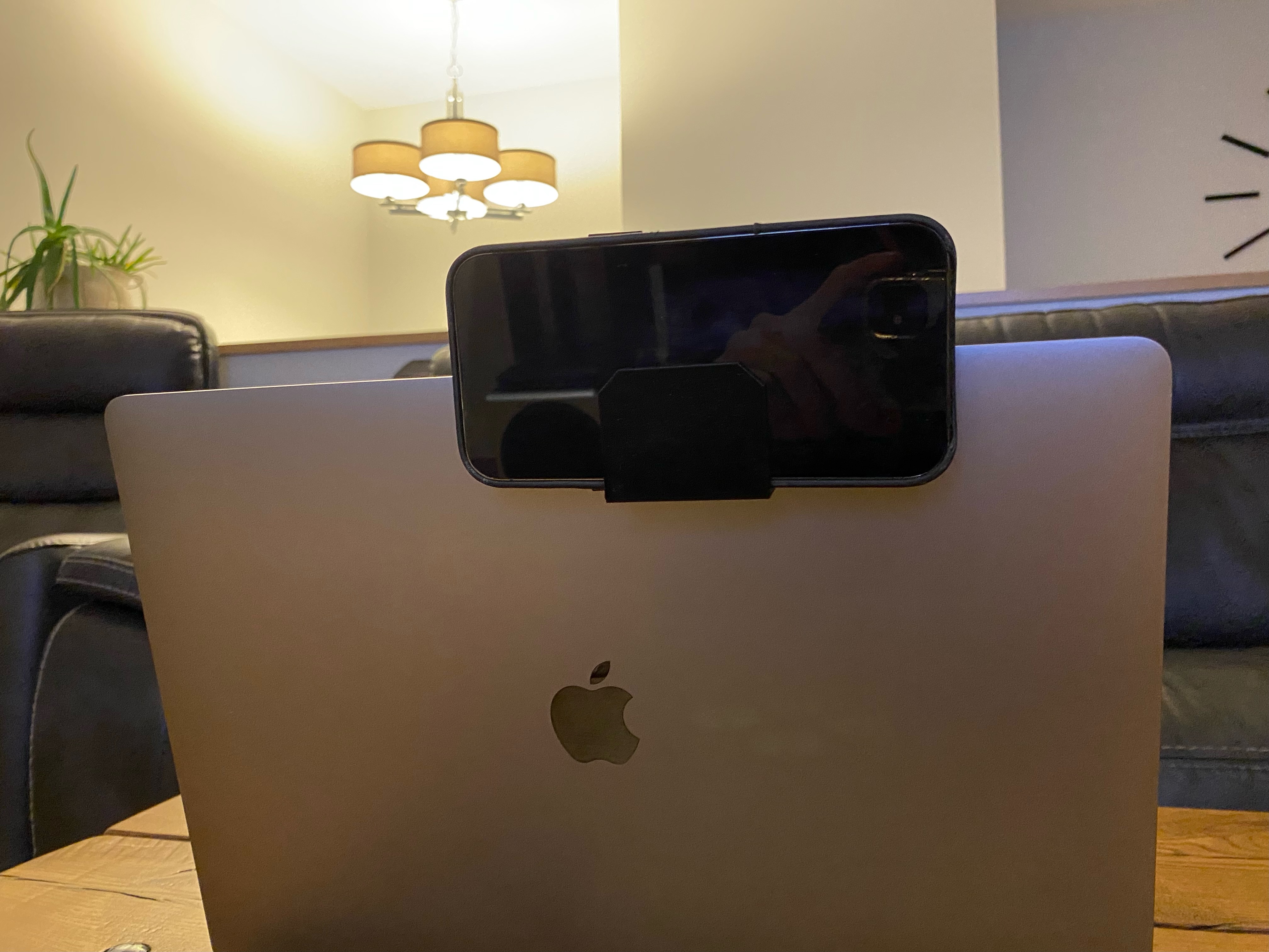 iPhone holder on screen by Philo | Download free STL model | Printables.com