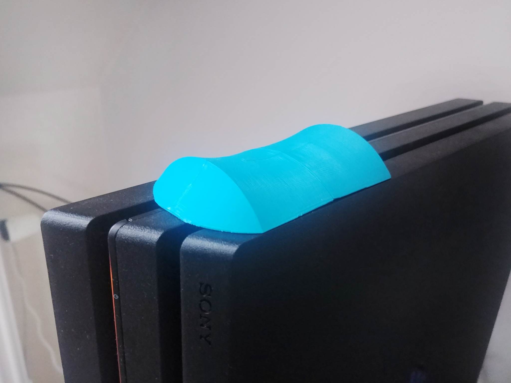 PS4 PRO Headset holder by Mateusz Markowski | Download free STL model ...