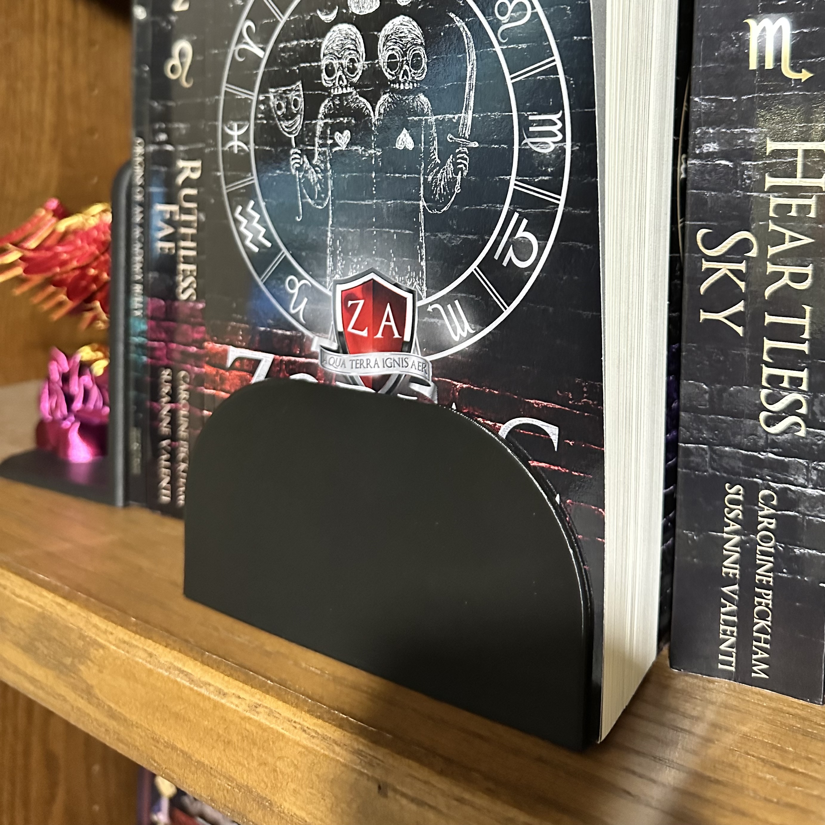 Book Display for Front of Bookshelf by gafnorin | Download free STL ...