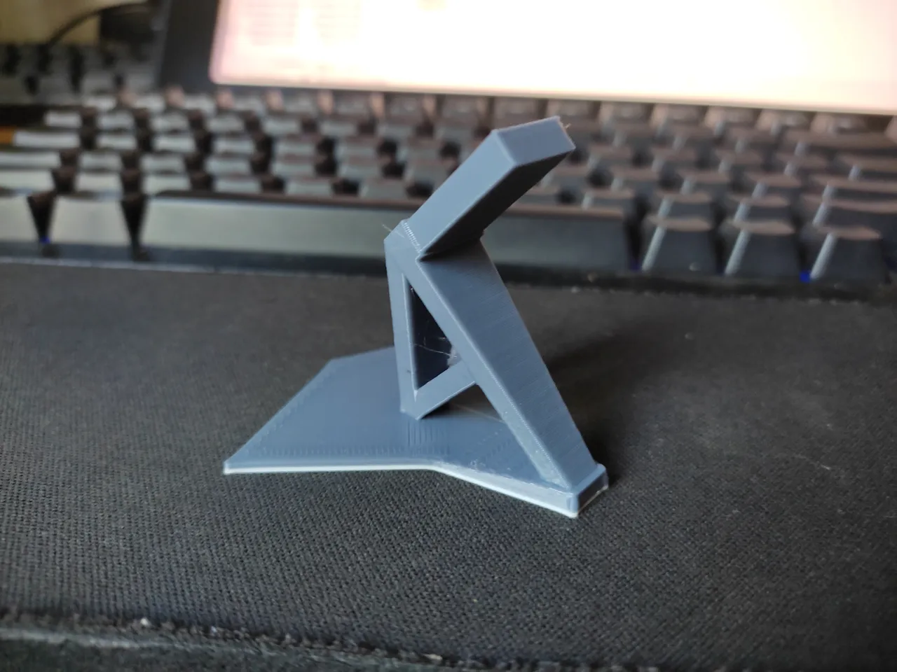 Simple Mouse Stand by zlaur3d | Download free STL model | Printables.com