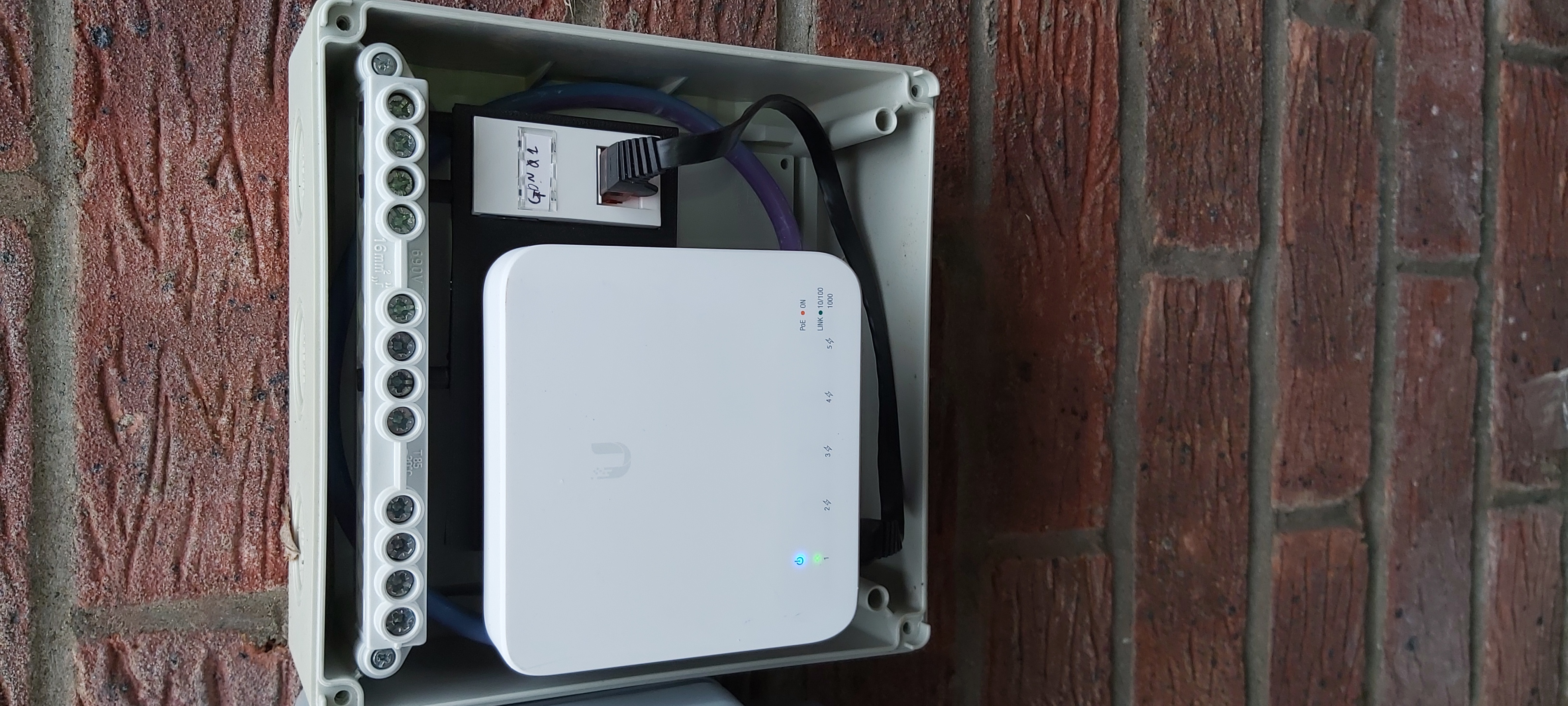 Ubiquiti Unifi Flex Switch Mount for Junction Box by Proffalken ...