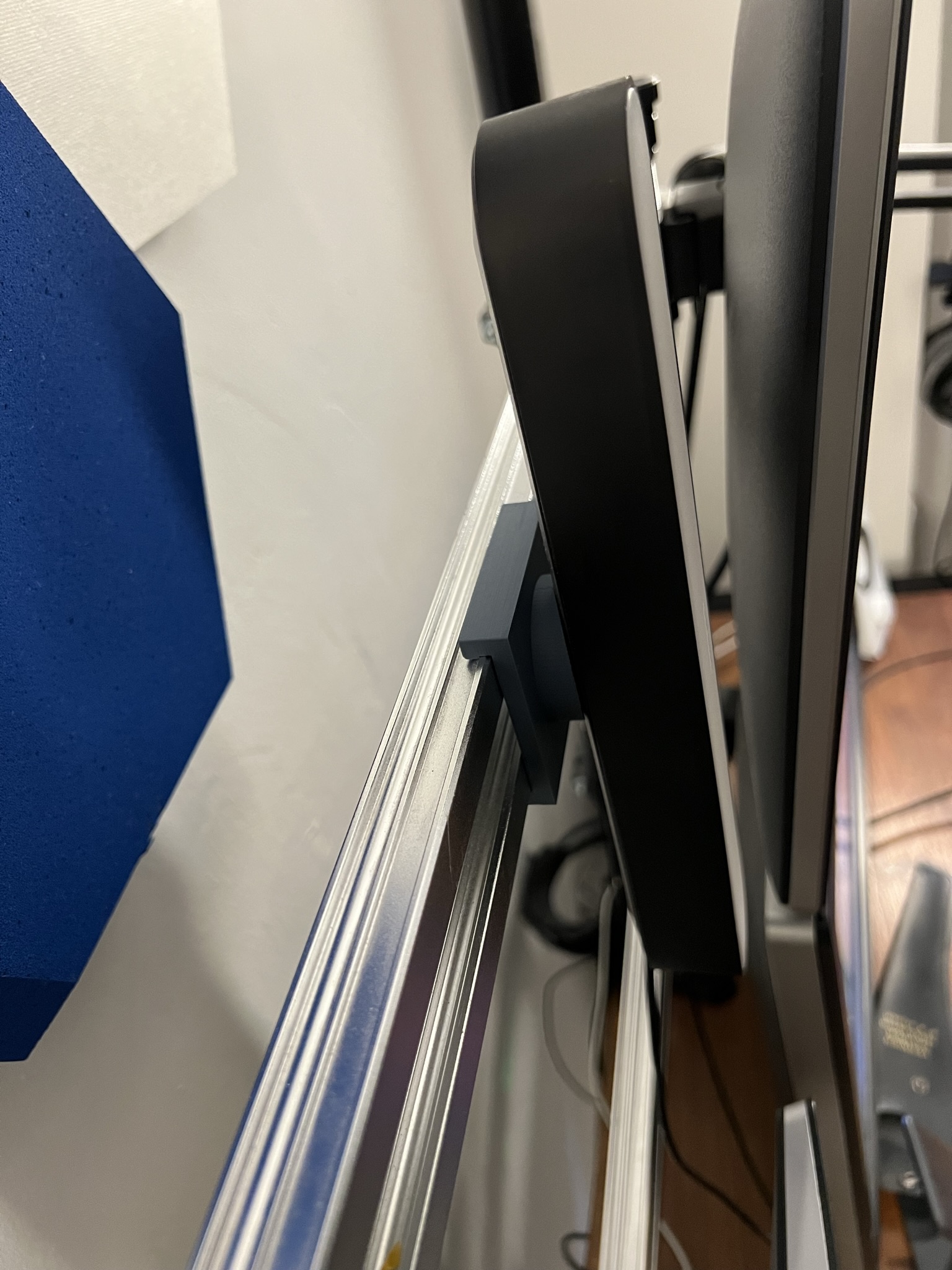 Philips Hue Play Bar Mount for HFTEK Monitor Arms by Thorben Kreuer ...