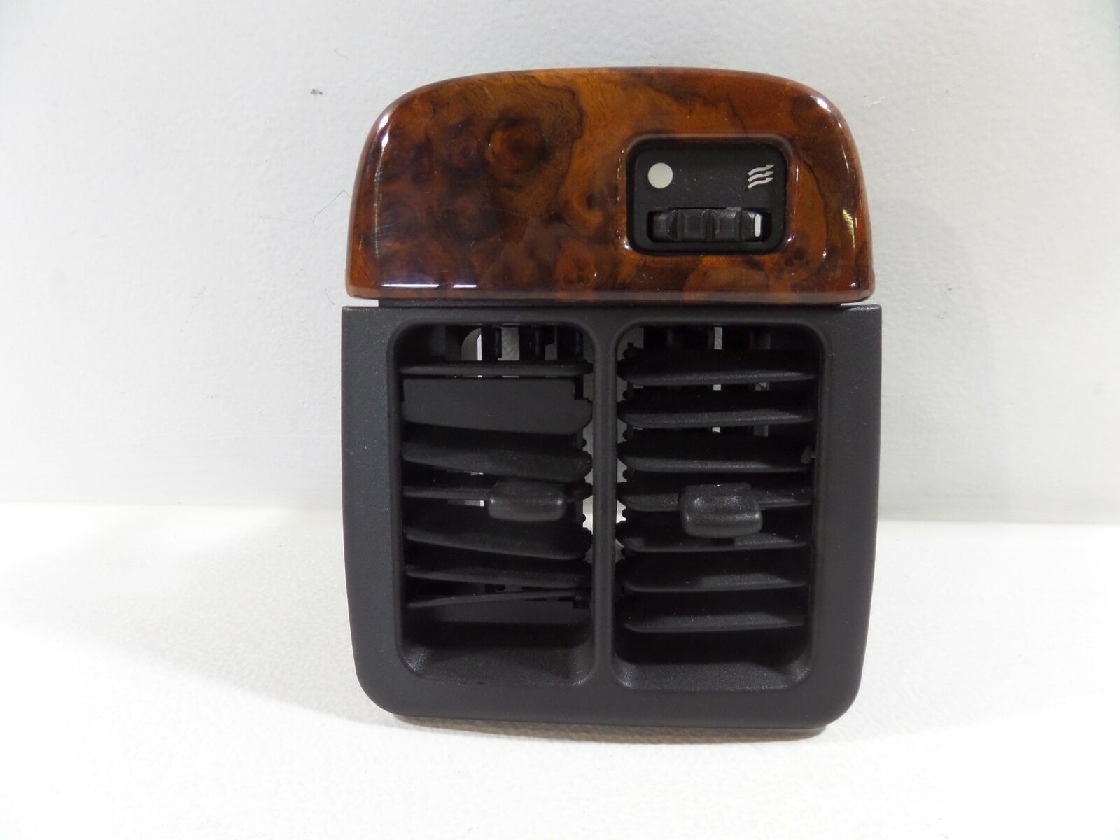 Jaguar X300 / XJ40 Dash Vent Louver Synch Clip by FerrariGuy | Download ...