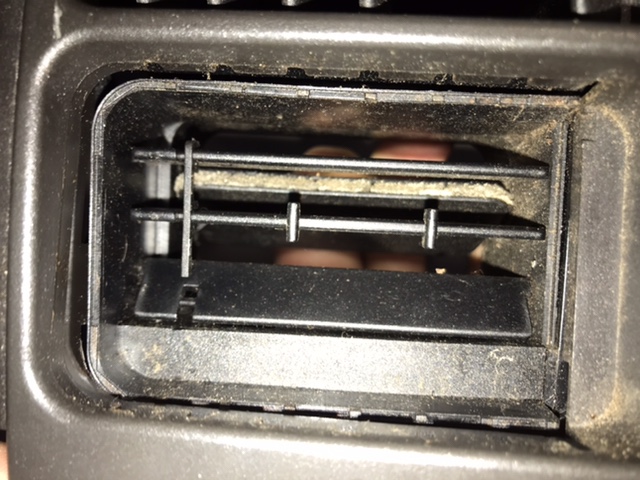 Jaguar X300 / XJ40 Dash Vent Louver Synch Clip by FerrariGuy | Download ...