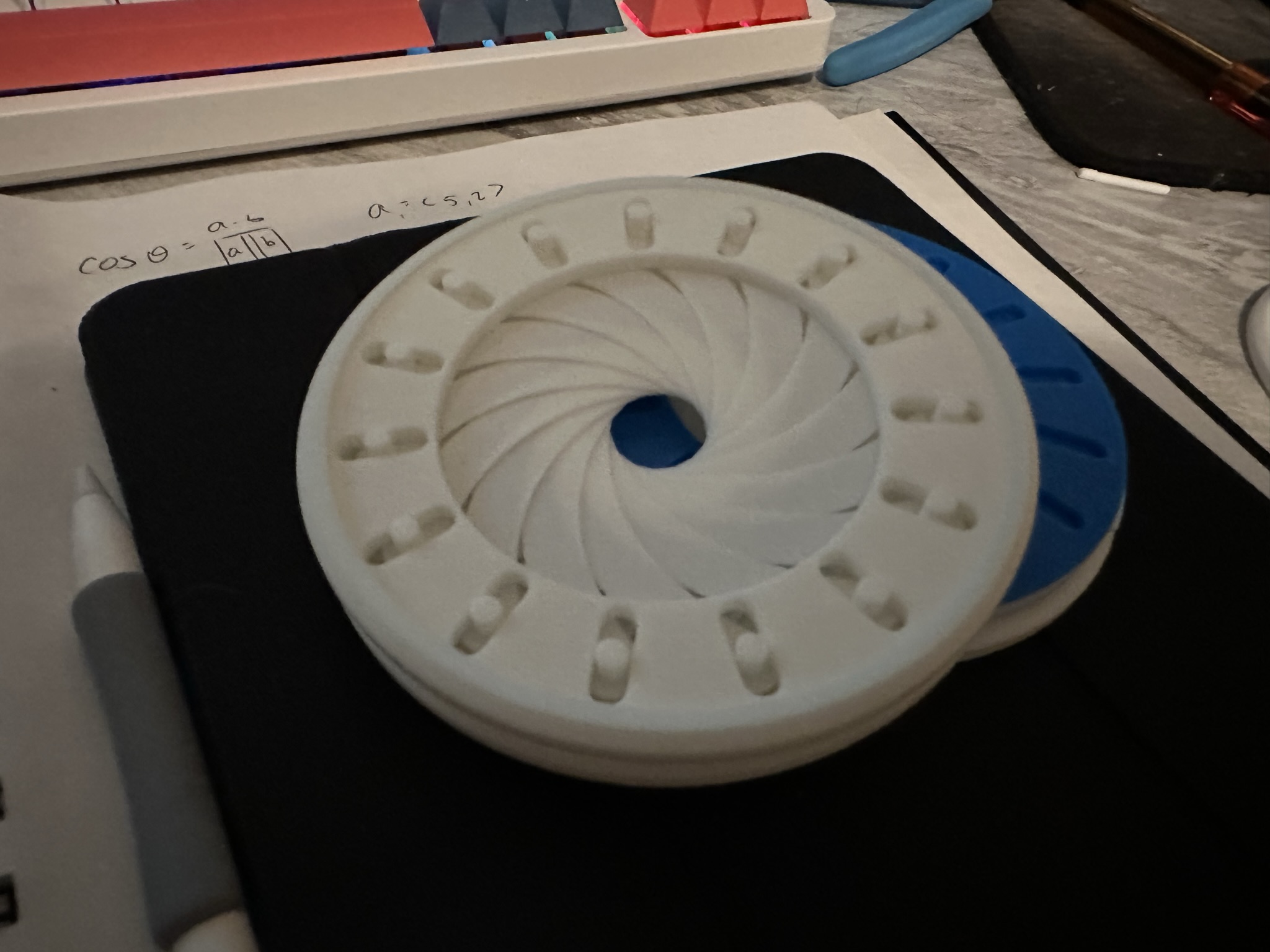 Naked Iris Compass (Easier Assembly!) by markury | Download free STL ...