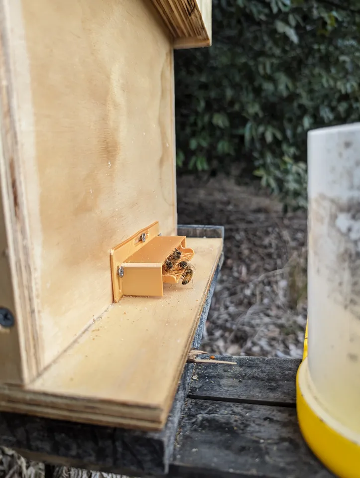 Bee Hive Entrance small and large by d_worms | Download free STL model ...