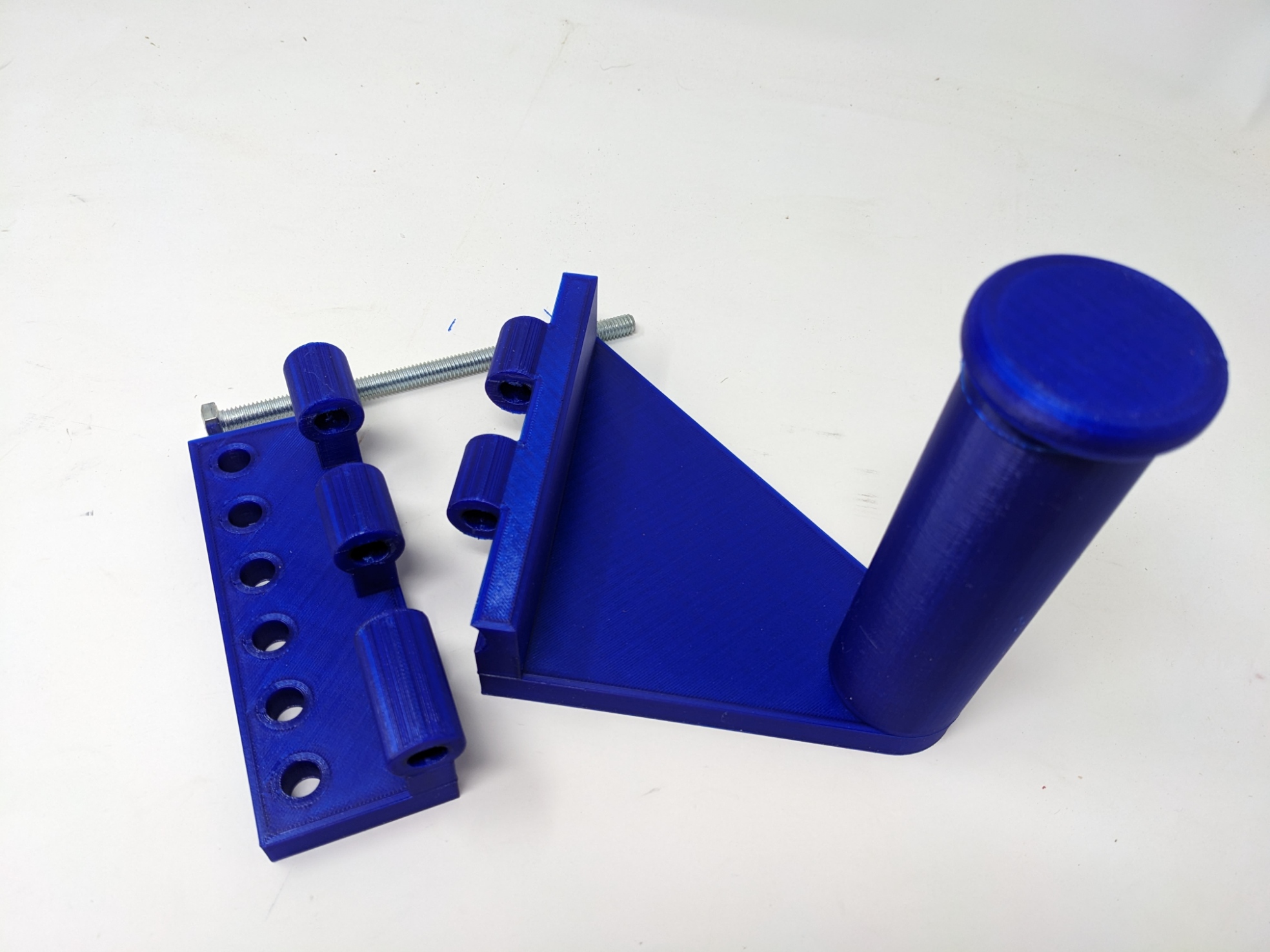 Wall hanging spool holder by Henry | Download free STL model ...