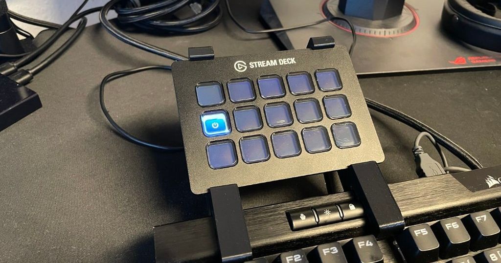 Streamdeck keyboard Corsair K70 MK2 mount von 83metoo | Kostenloses STL ...