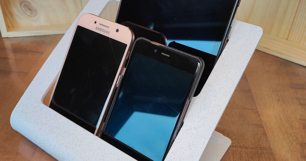 Tablet and Smartphone Organizer by TheCraftyMaker | Download free STL ...