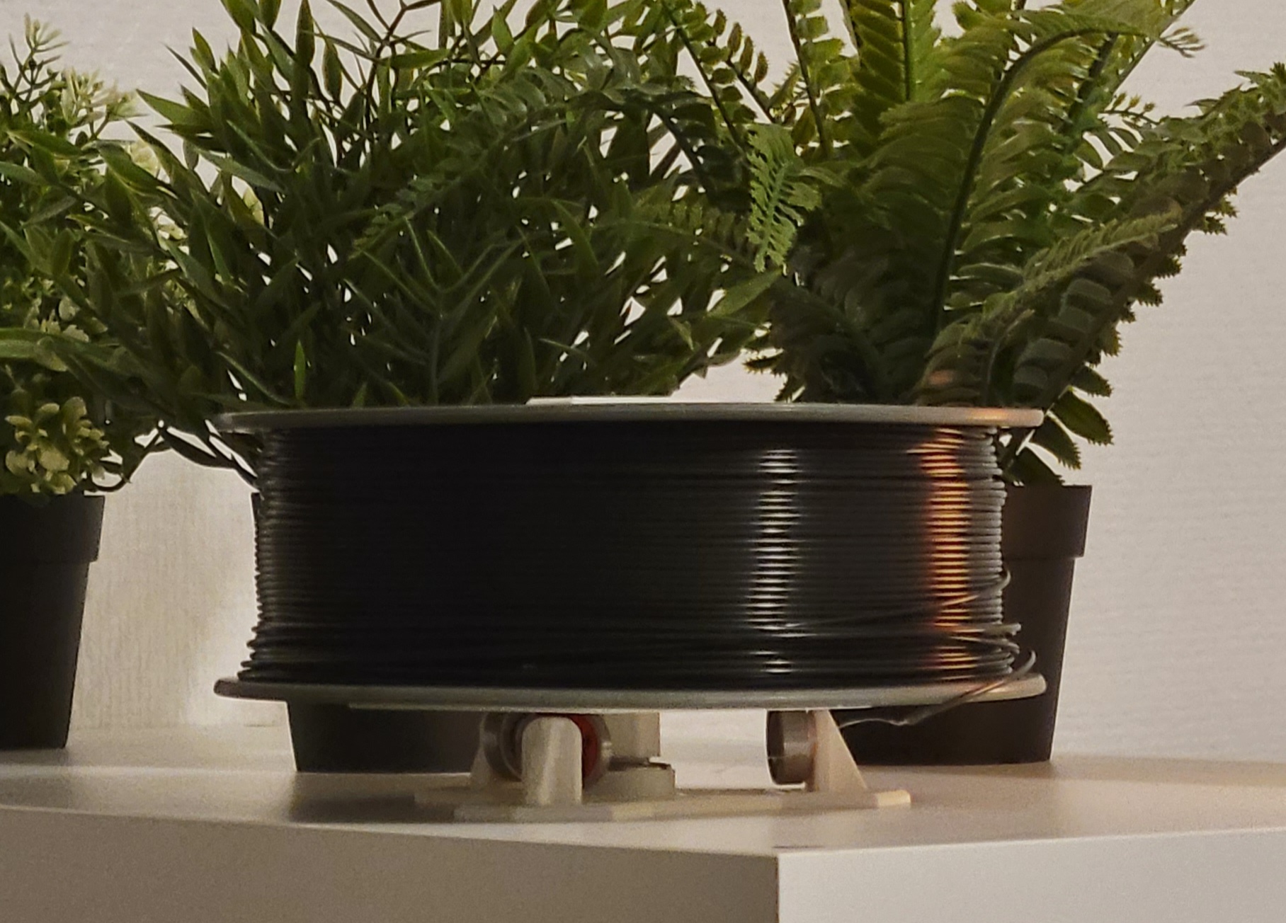 Flat support for multiple types of spools by Esteban CHARDONNET ...