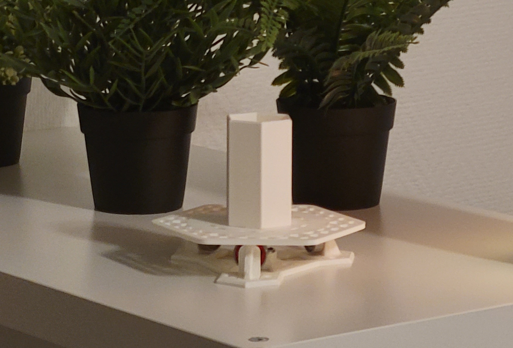 Flat support for multiple types of spools by Esteban CHARDONNET ...