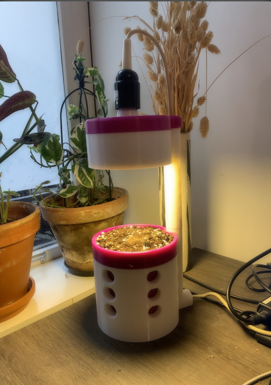 Desk pot with grow lamp by LG Designs | Download free STL model ...