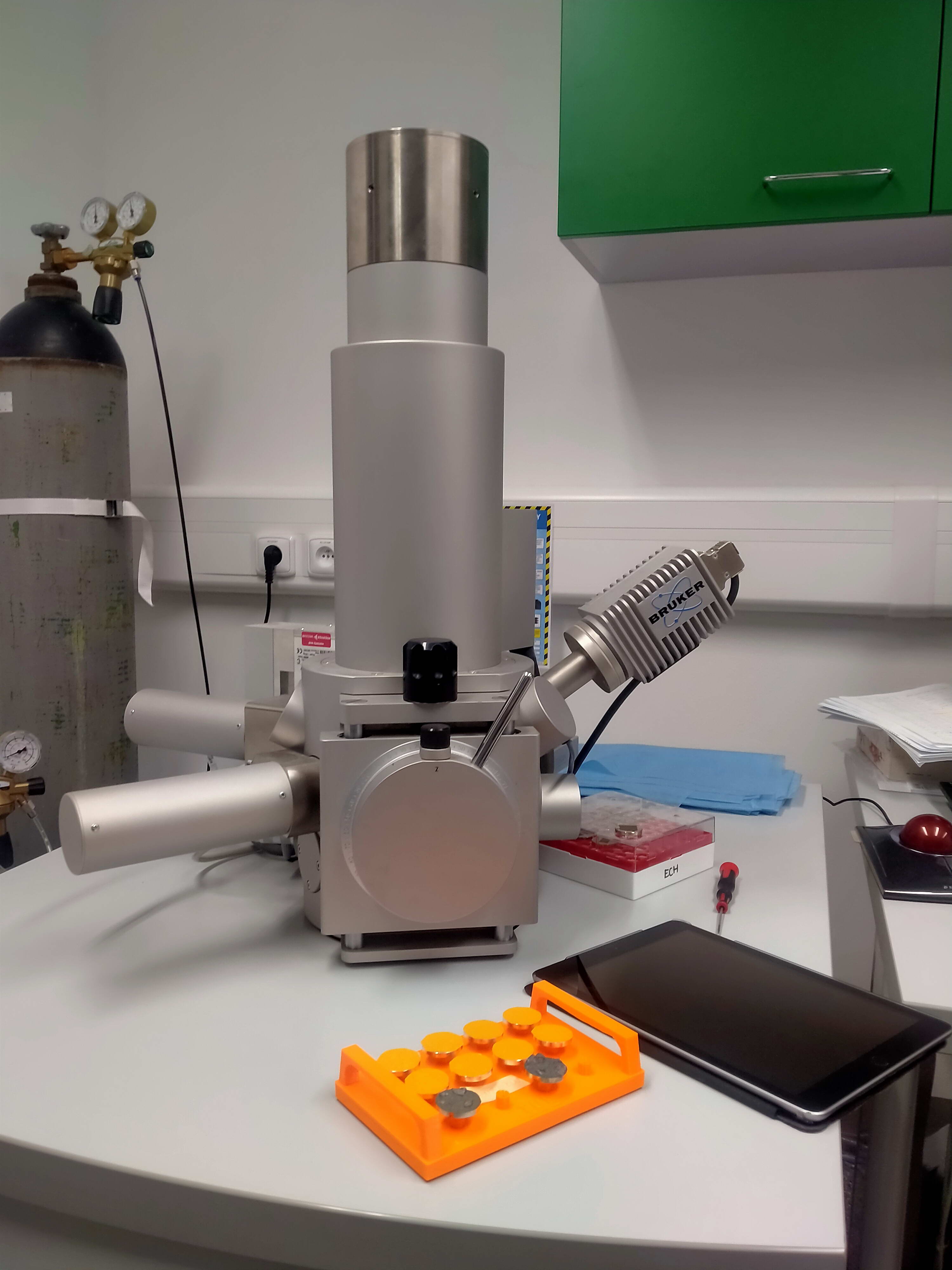 SEM sample holder - Stackable - with TUL Logo (Technical University of ...