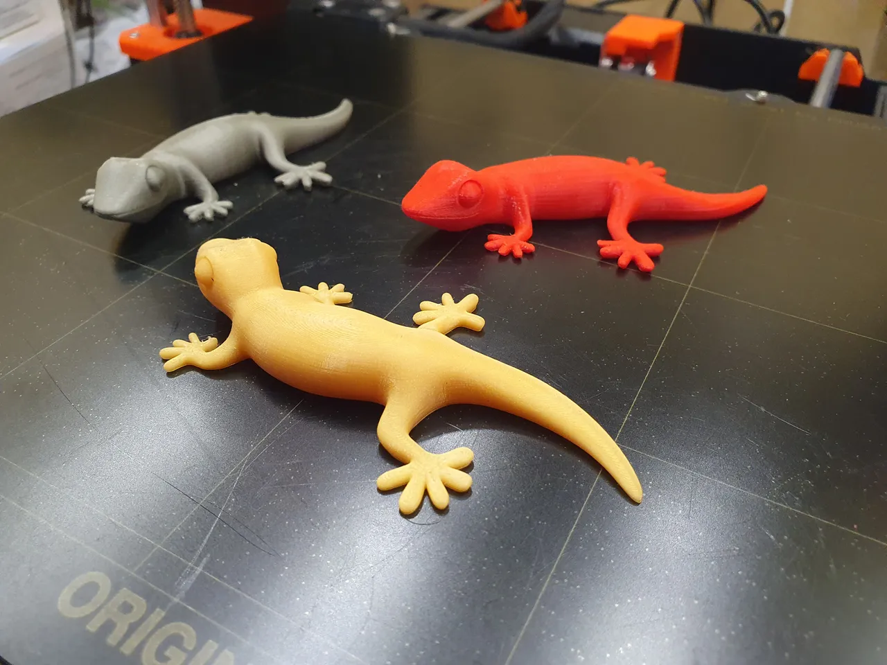 Gecko fridge magnet 8x3mm by RoboMagus | Download free STL model ...