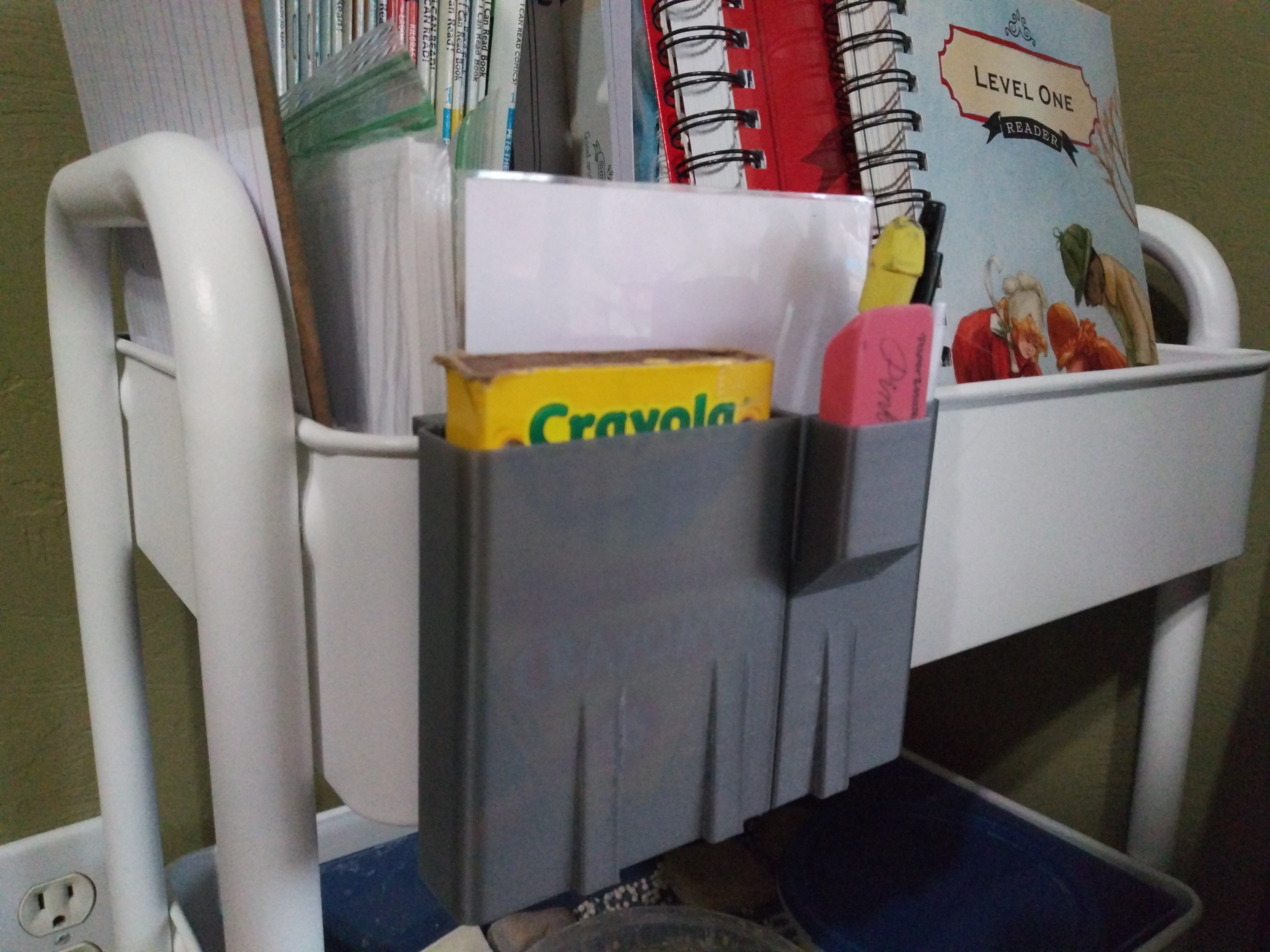 Hangable Bin for Crayons & Stuff by Jérémy Reeder | Download free STL ...