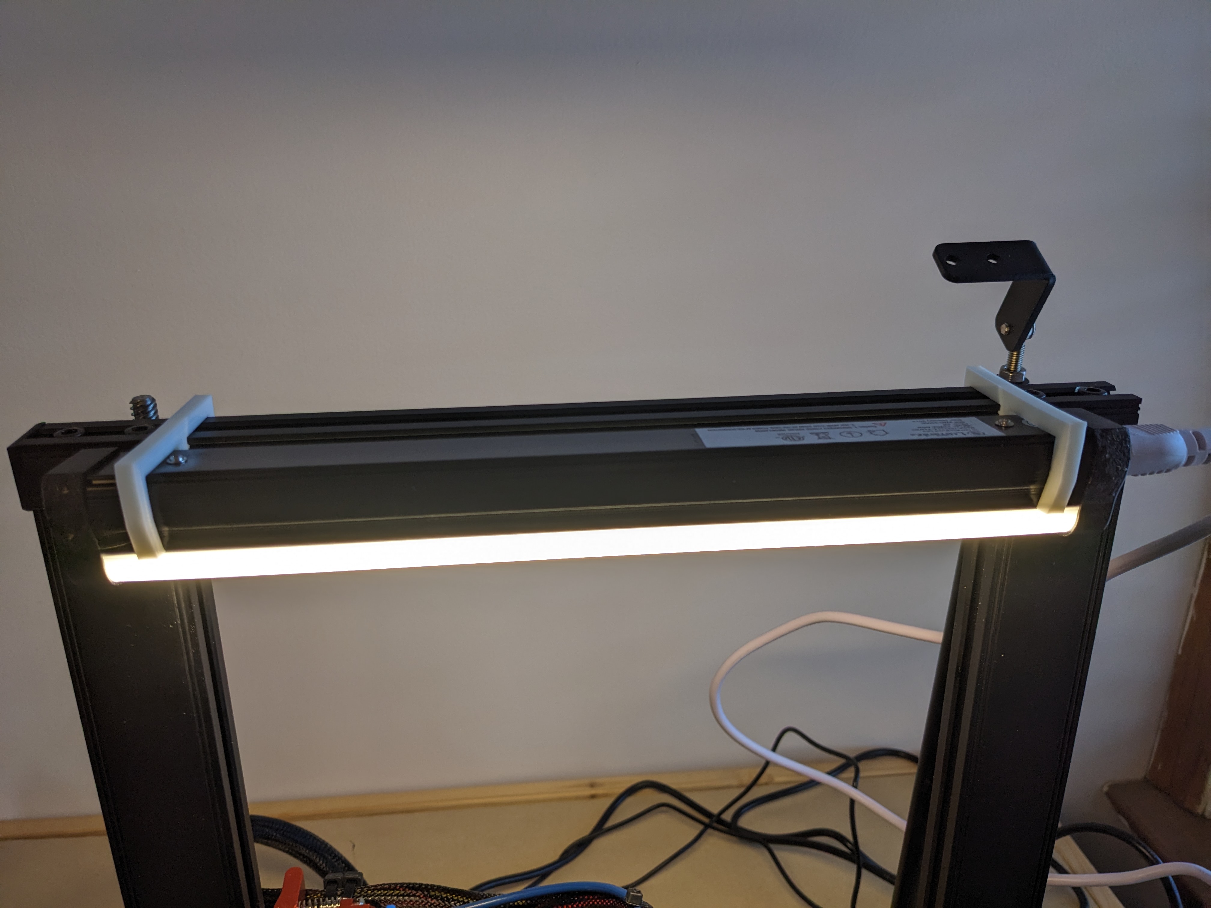 Ender 3 V2 Neo/S1/CR Luminiz undercabinet light mount by Fraoch ...