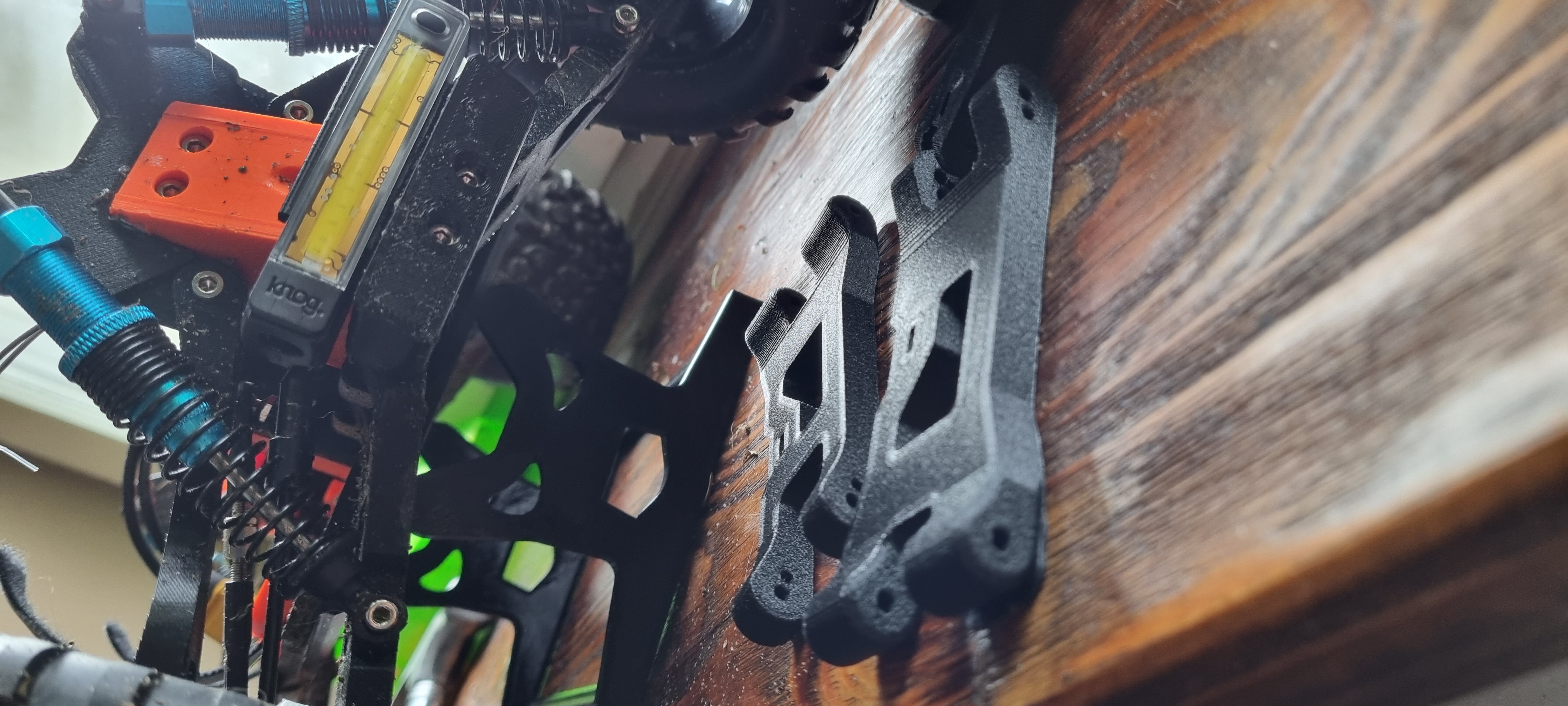 RC Car Robak 2 Stand por C4m3l | Descargar modelo STL gratuito ...