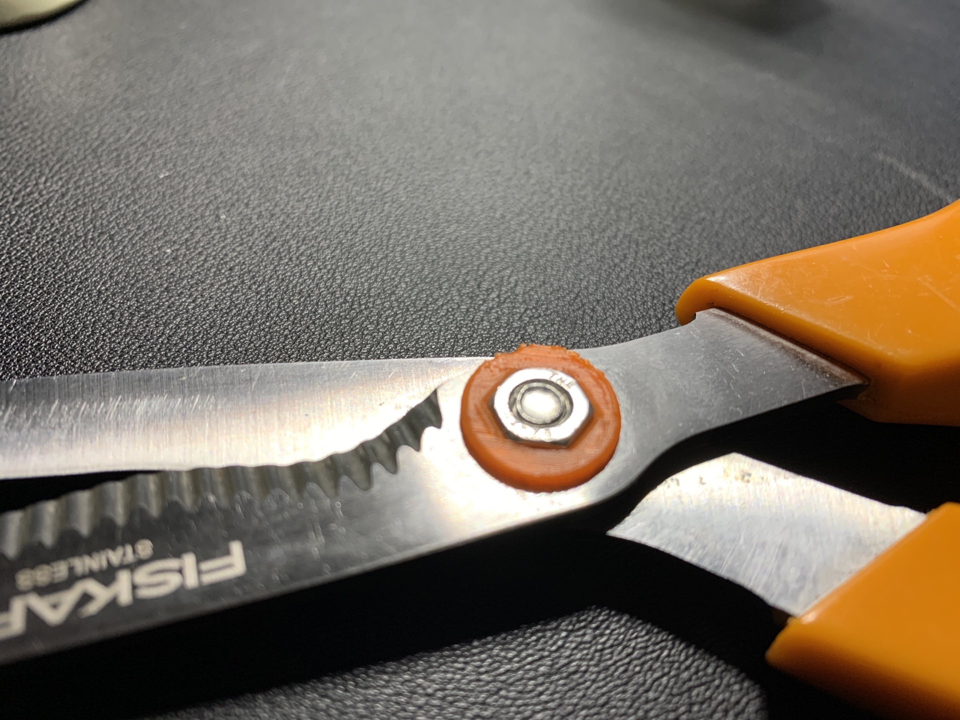 nut retainer for fiskars gardening/kitchen shears by zzzy | Download free STL model | Printables.com
