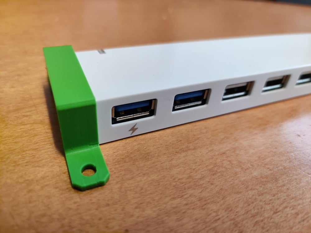 AmazonBasics Slim High-Speed 10 Port USB 3.0 Hub Wall Mounts by RT3D ...